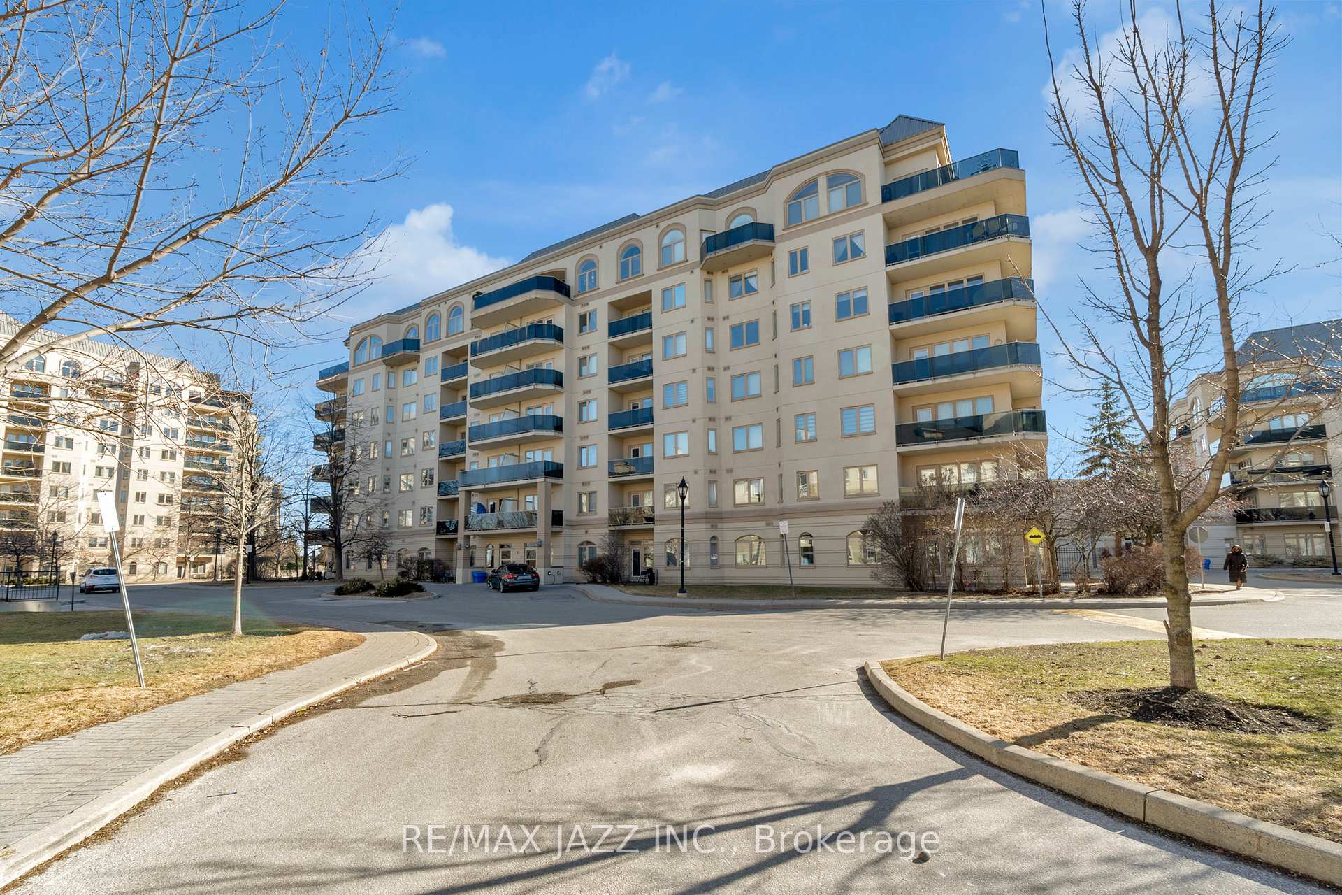 304 - 7 Dayspring Circle, Brampton, ON L6P 1C1