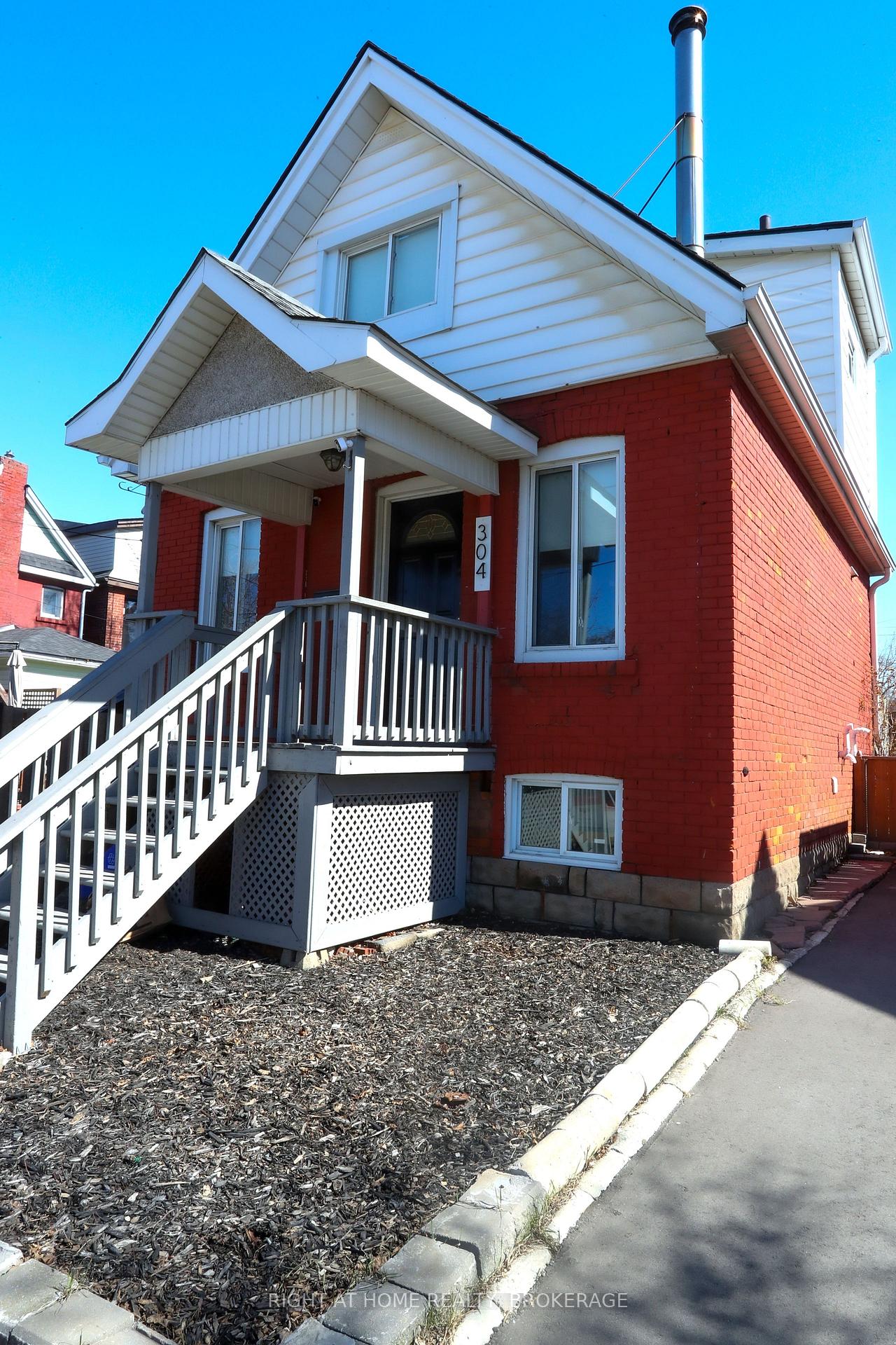 304 Rosslyn Avenue W, Hamilton, ON L8L 7R3