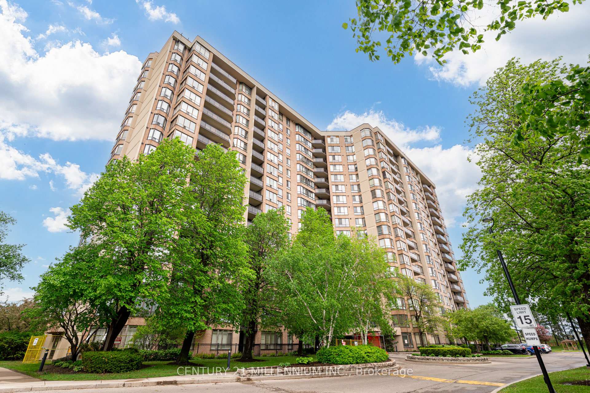 305 - 20 Cherrytree Drive, Brampton, ON L6Y 3V1