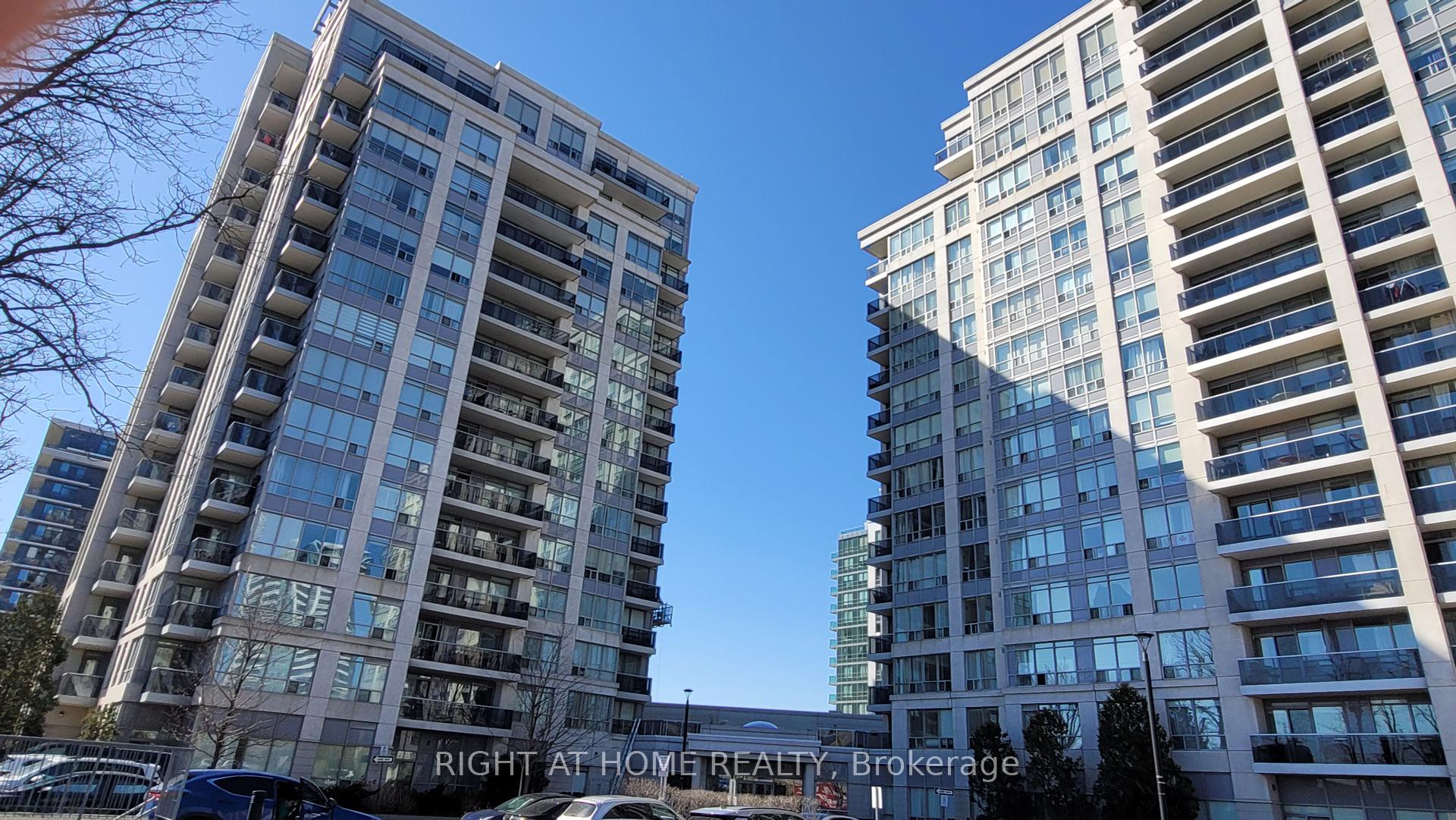 305 - 60 Disera Drive, Vaughan, ON L4J 9G1