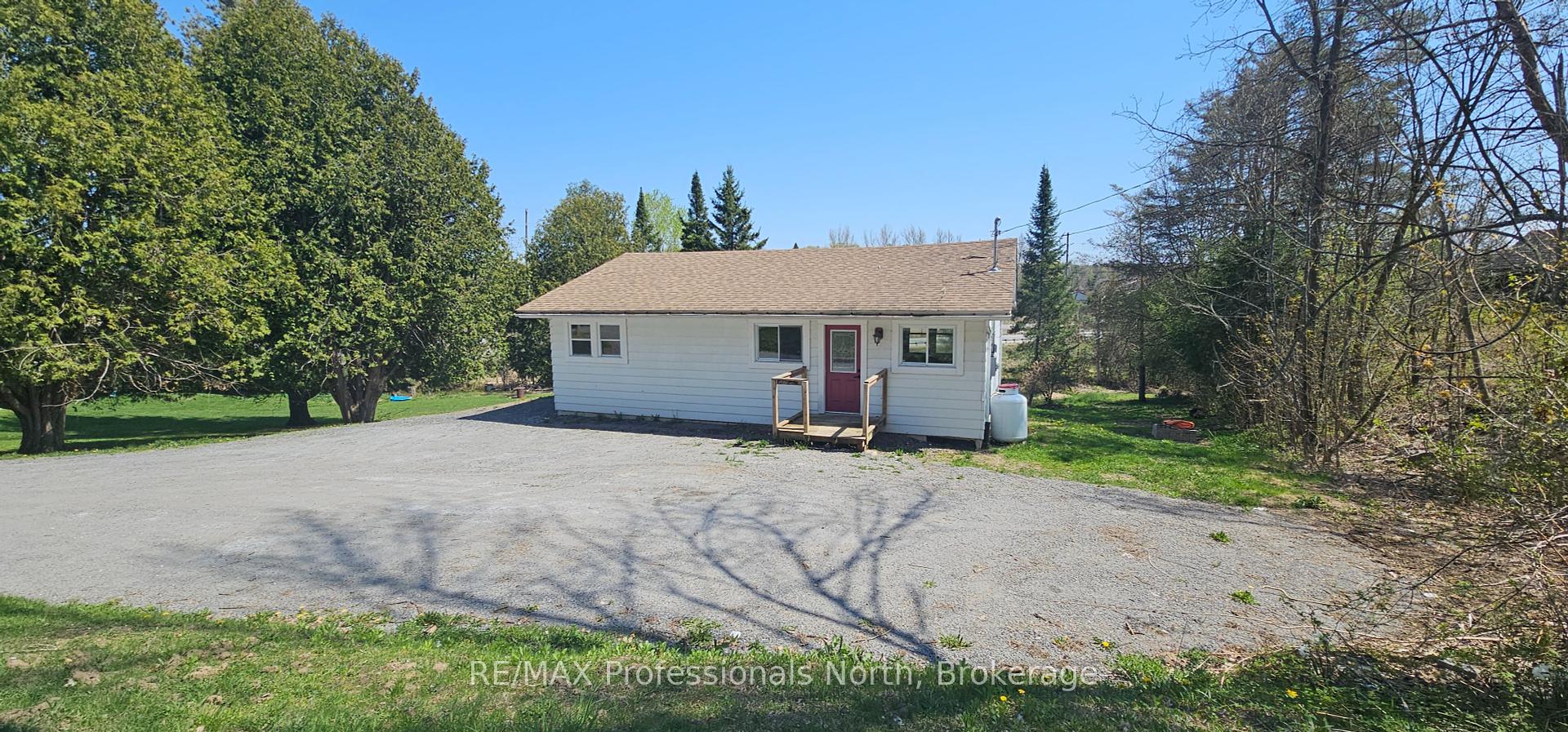 305 Falcon Road, Huntsville, ON P1H 1N3