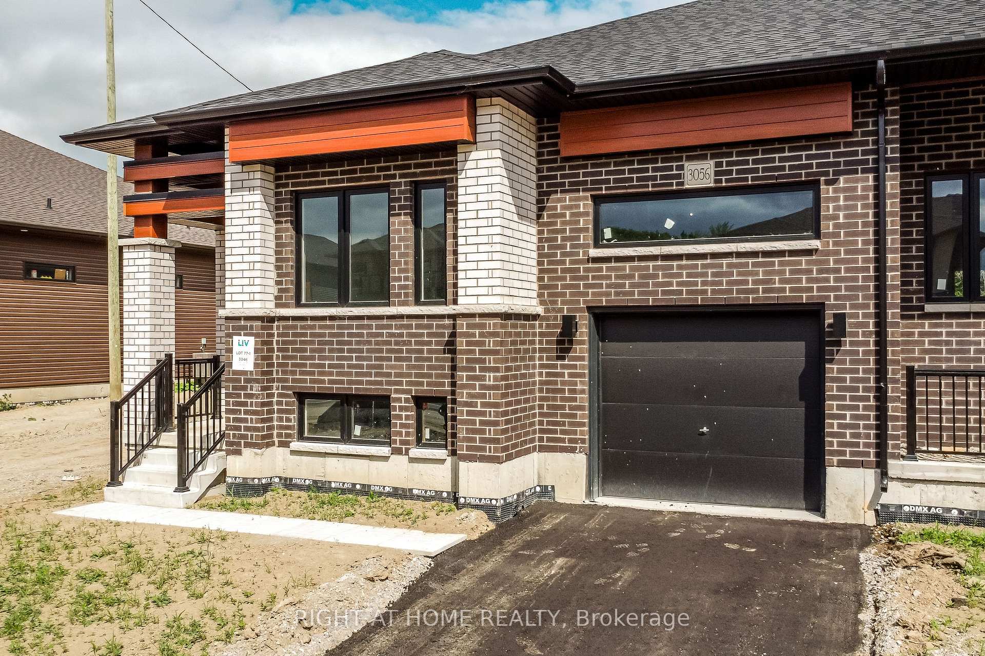 3056 Sandy Acrs Avenue, Severn, ON L3V 8P8