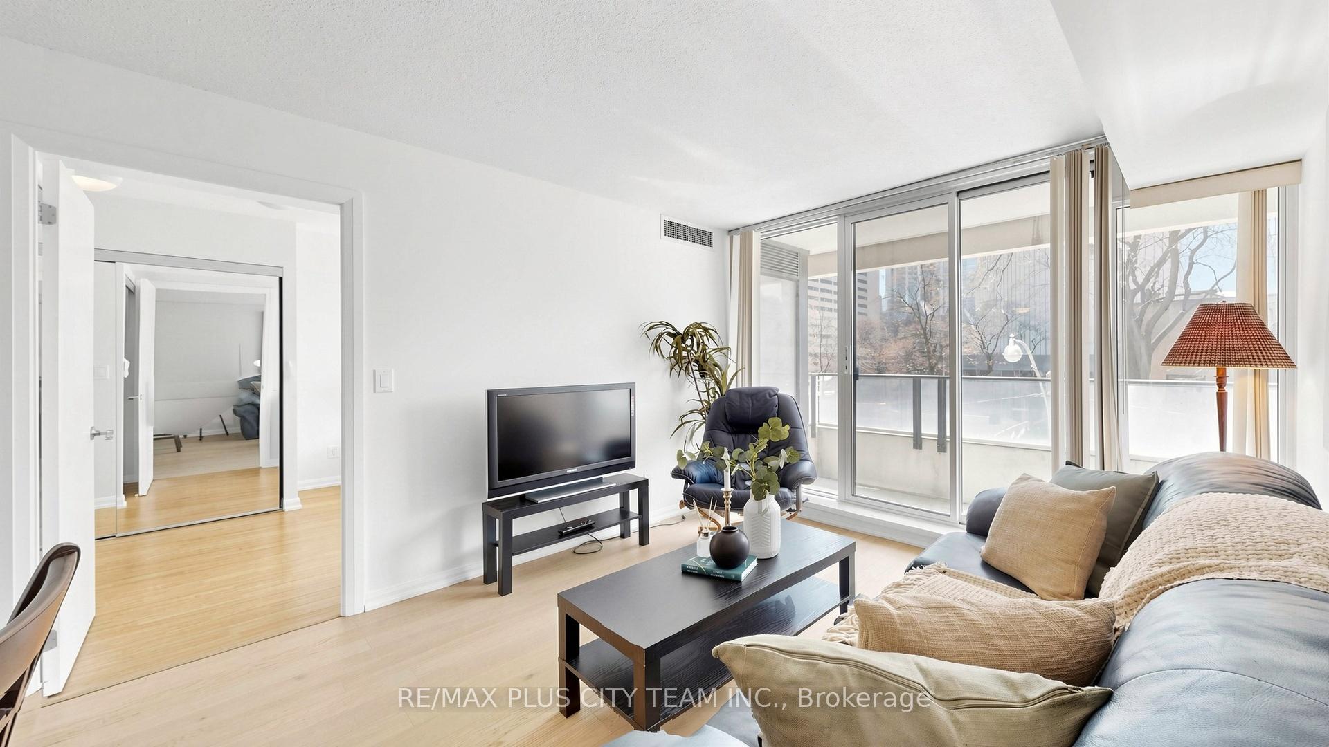308 - 111 Elizabeth Street, Toronto, ON M5G 1P7