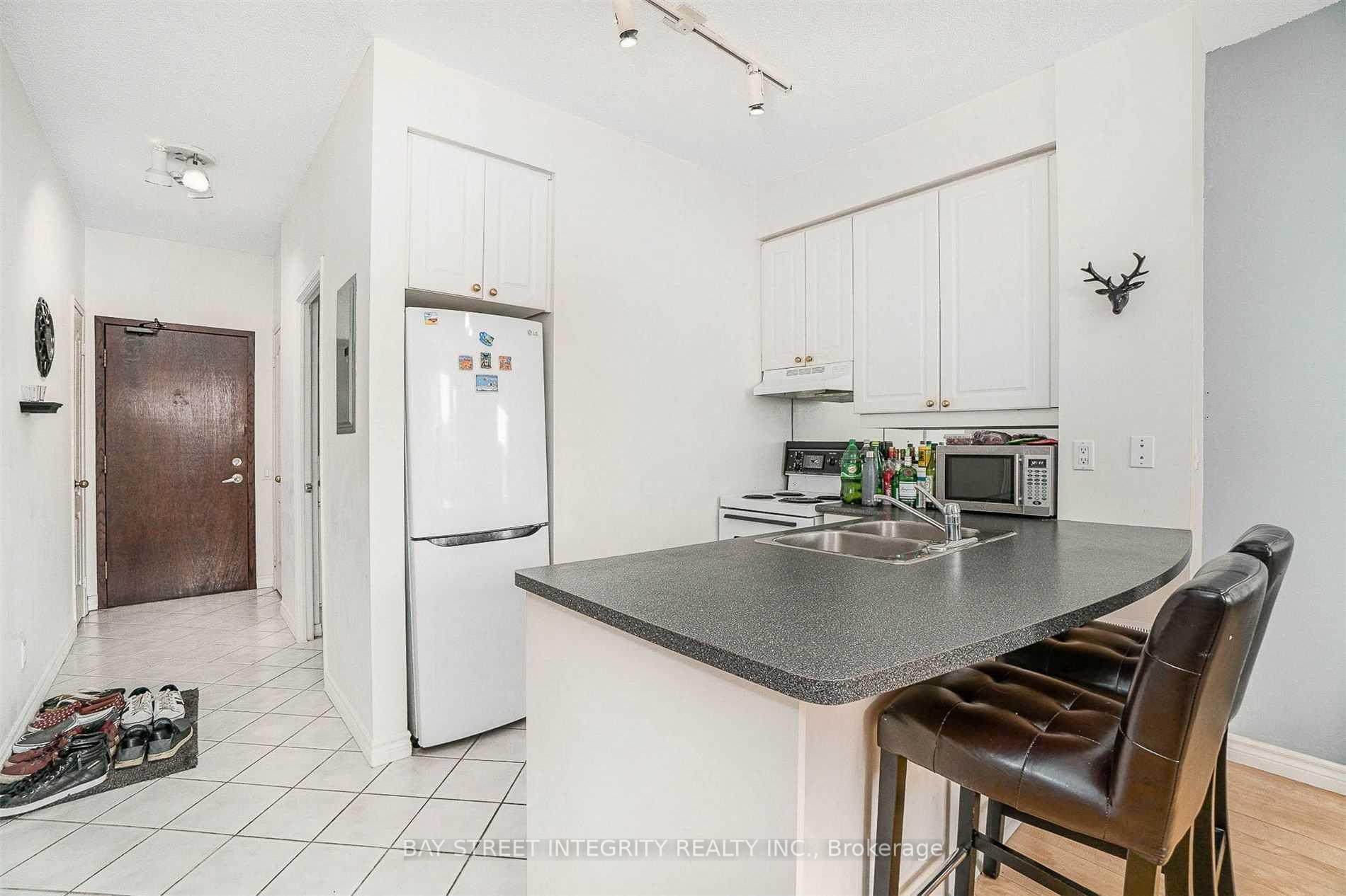 308 - 555 Yonge Street, Toronto, ON M4Y 3A6