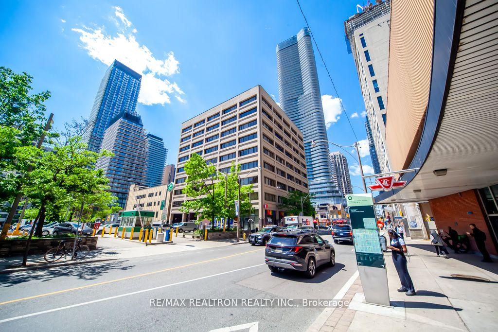 #309 - 555 Yonge Street, Toronto, ON M4Y 3A6