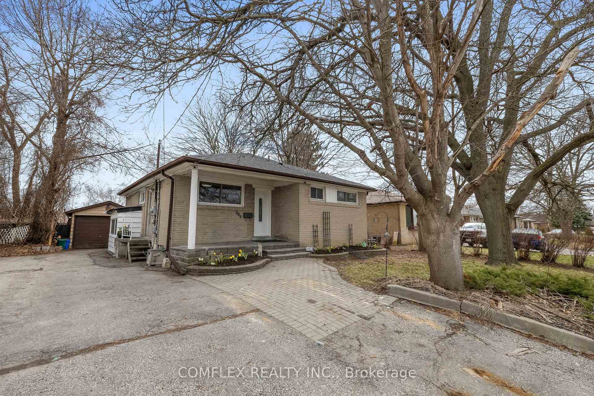 309 Rossland Road W, Whitby, ON L1N 3H8