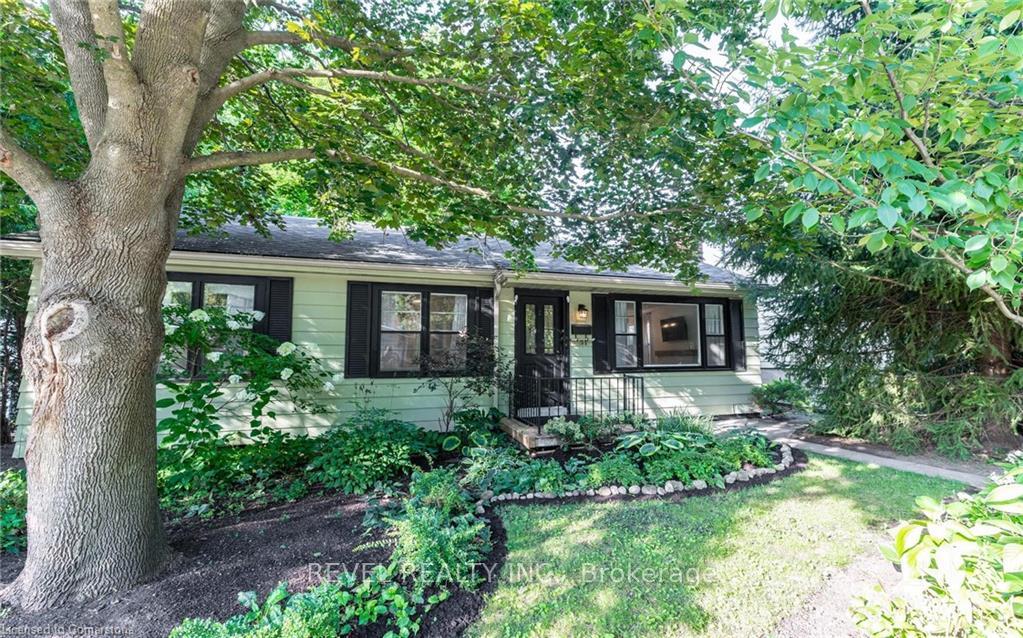 31 Academy Street, Hamilton, ON L9G 2X8