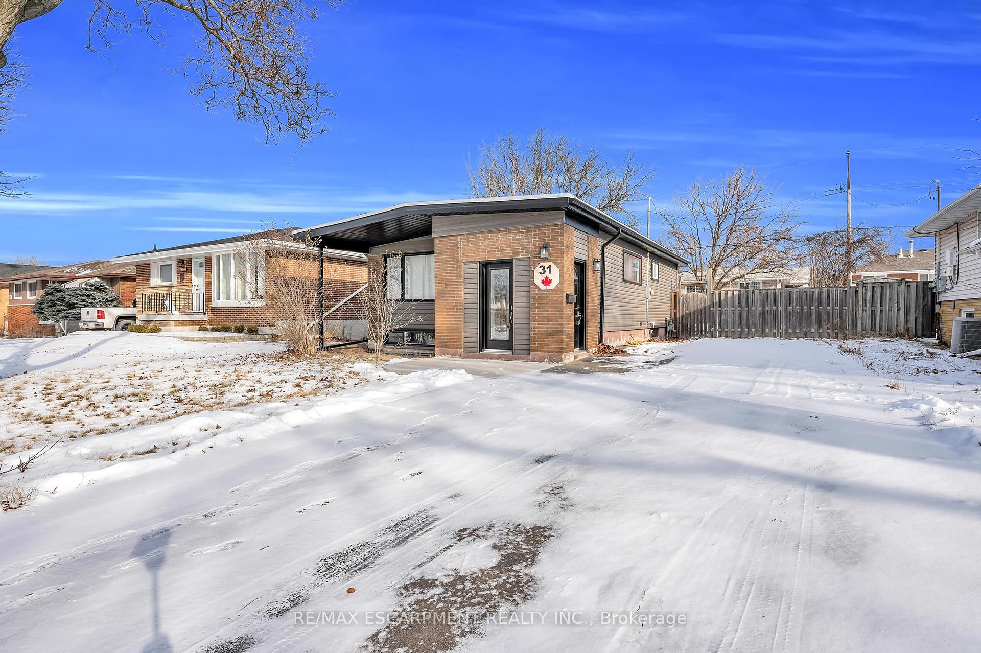 31 Bobolink Road, Hamilton, ON L9A 2P3
