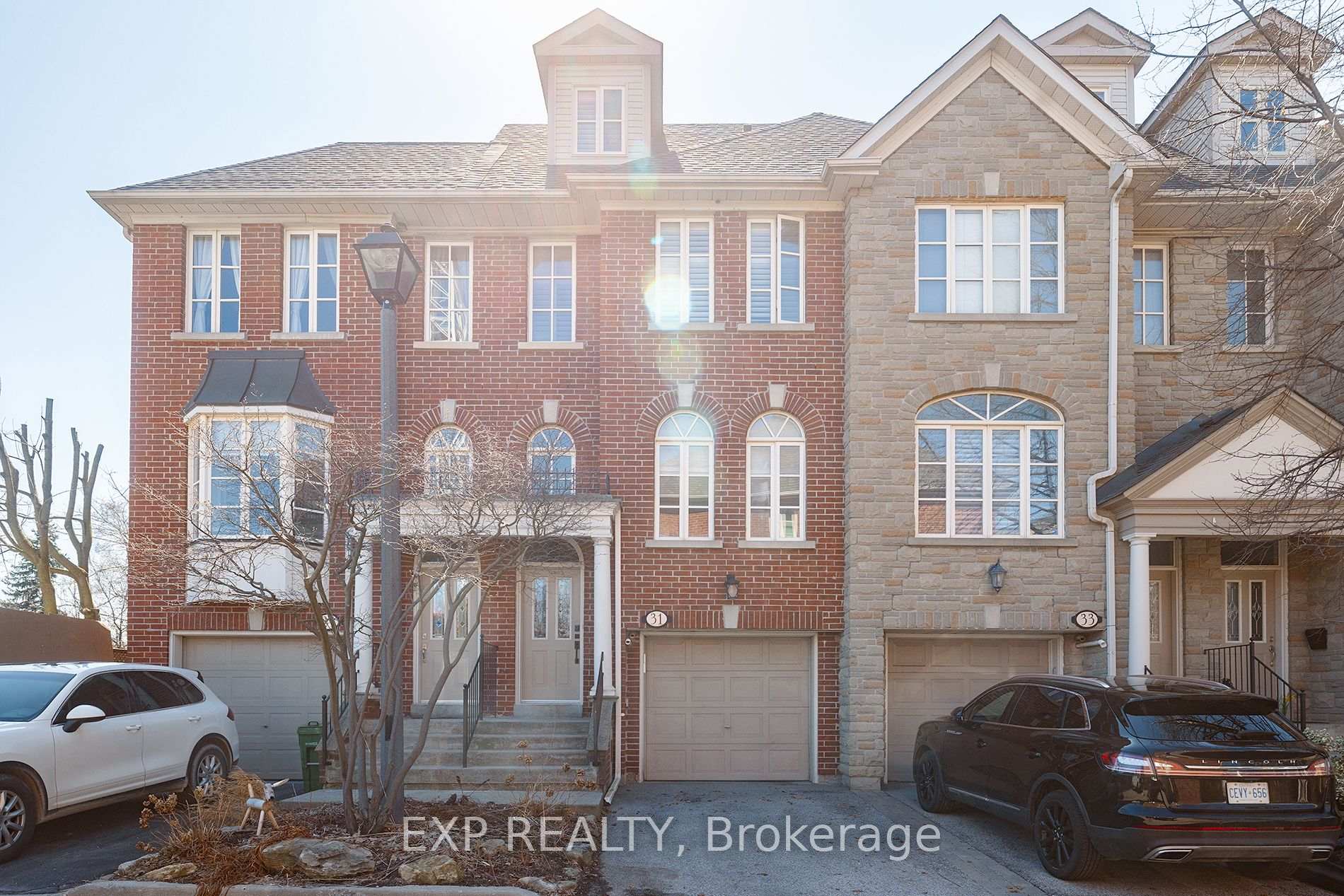 31 Brownstone Lane, Toronto, ON M8X 2Z6