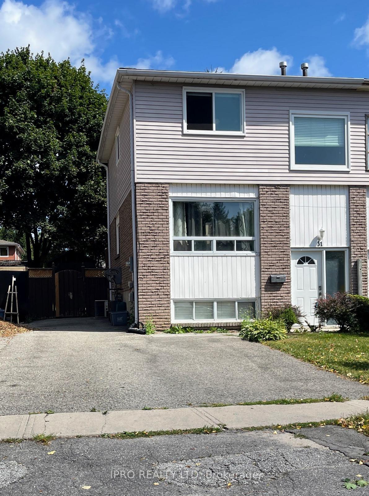 31 Carlton Road E, Barrie, ON L4M 5K8