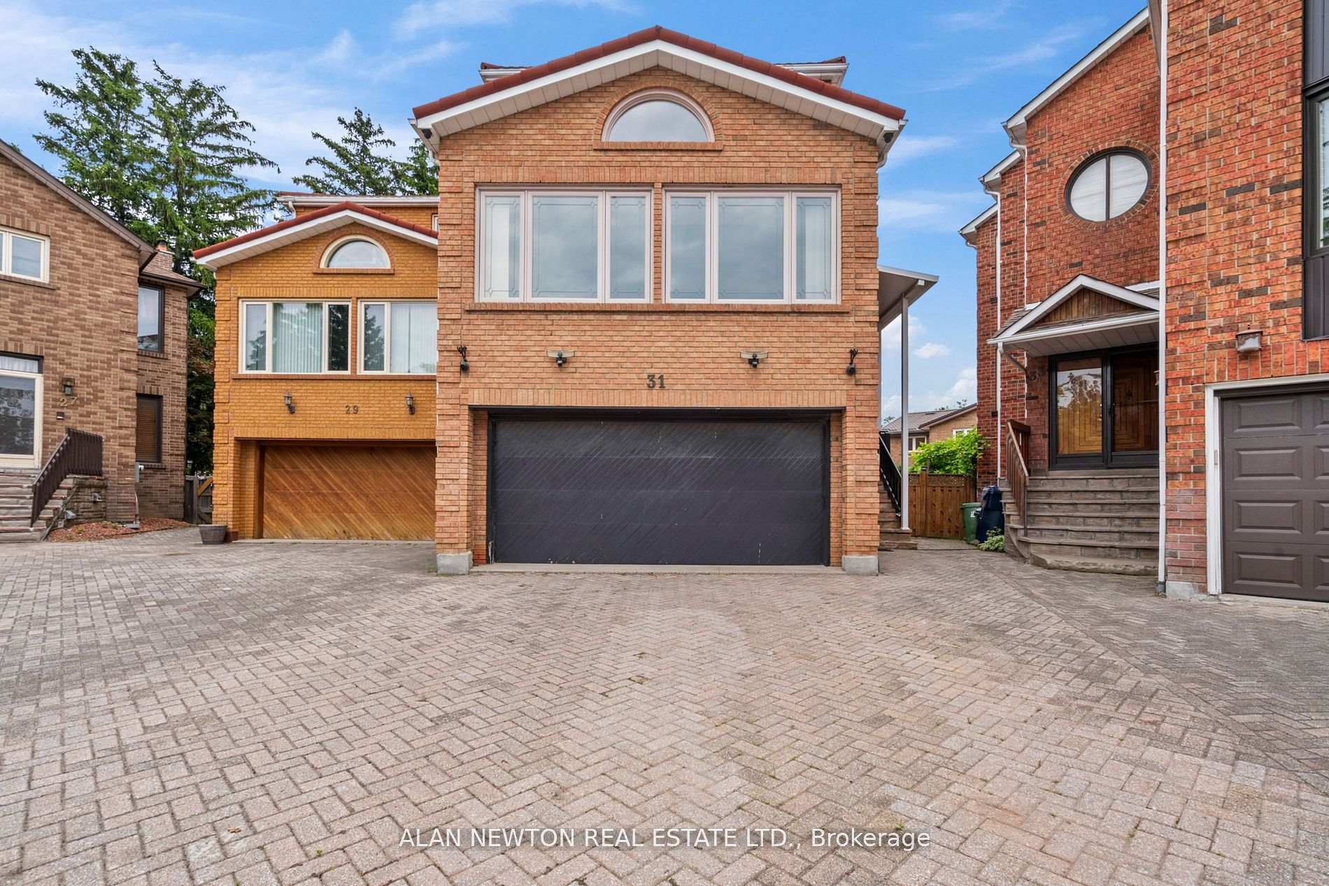 31 Carnival Court, Toronto, ON M2R 3T7