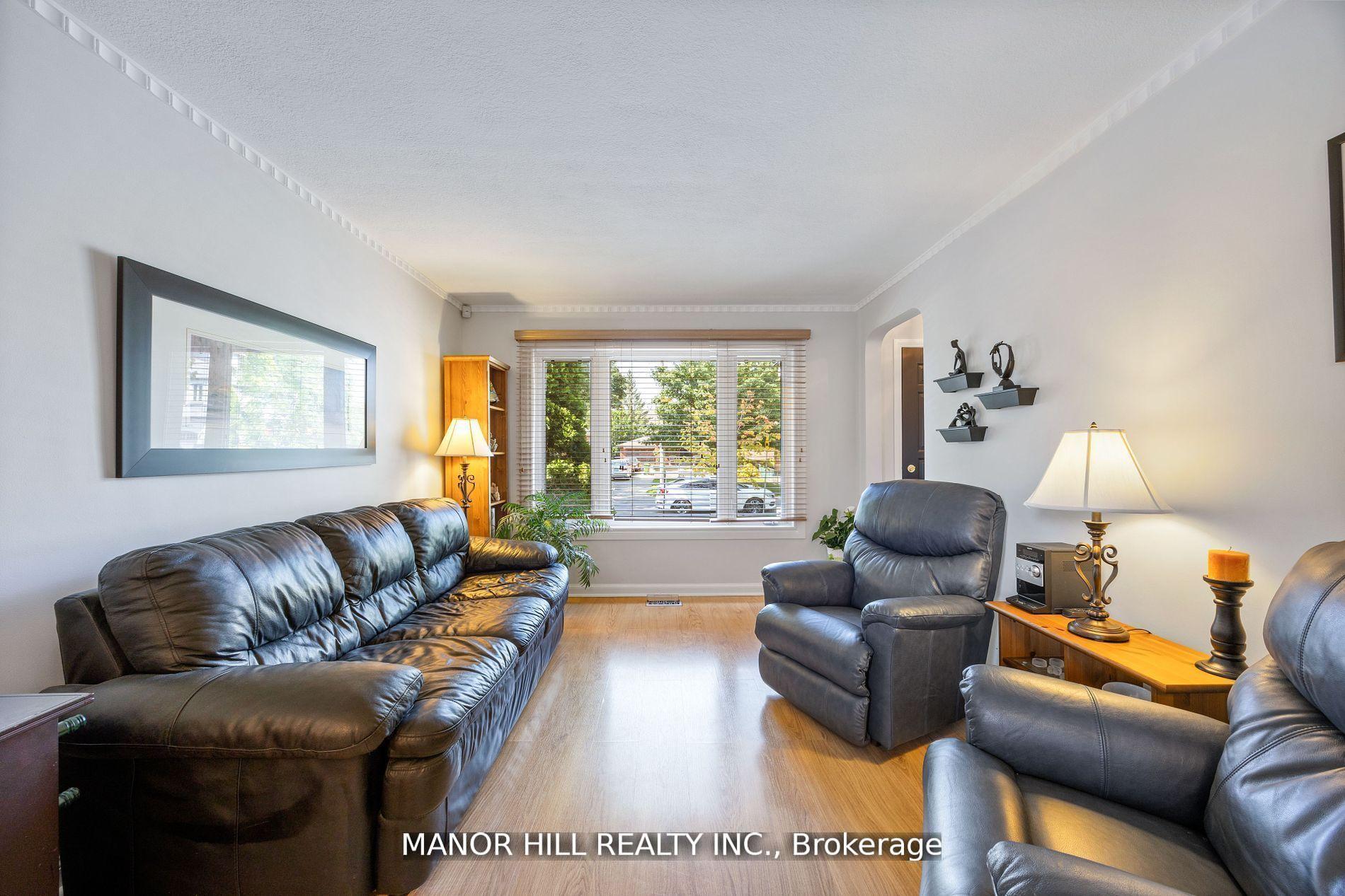 31 Chartwell Road, Toronto, ON M8Z 4E9
