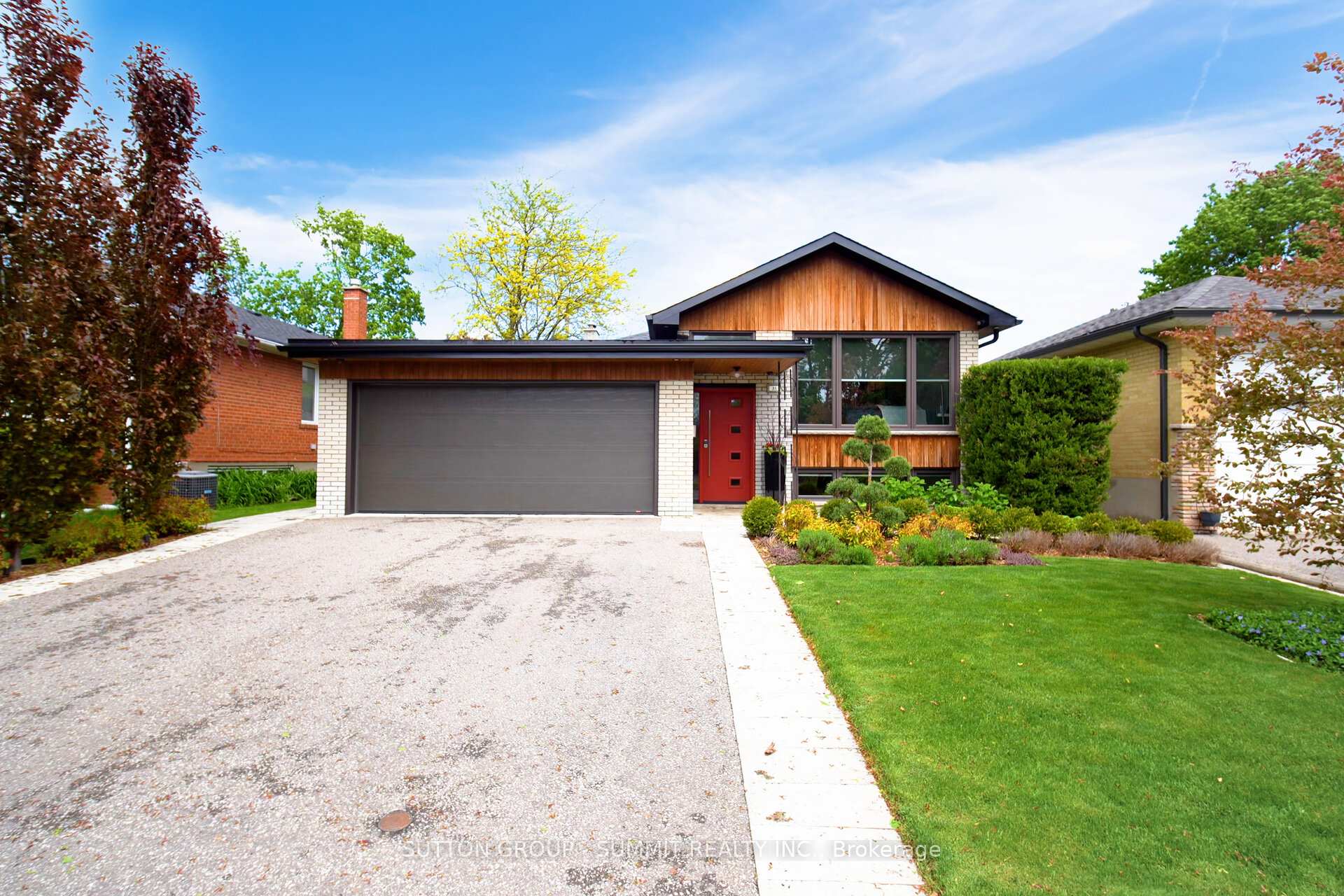 31 Newstead Road, Toronto, ON M9P 3G2