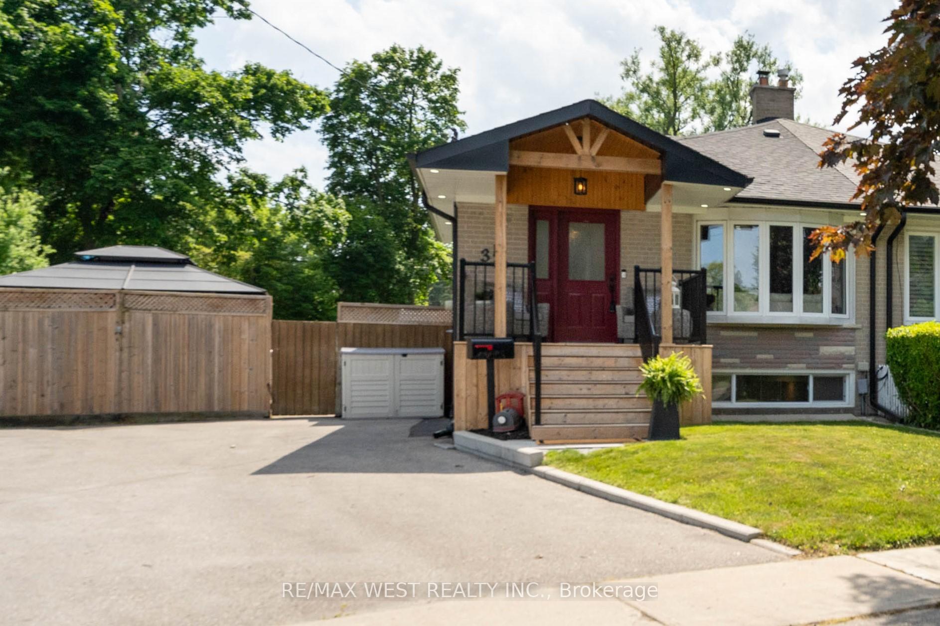31 Pixley Crescent, Toronto, ON M1E 3G5