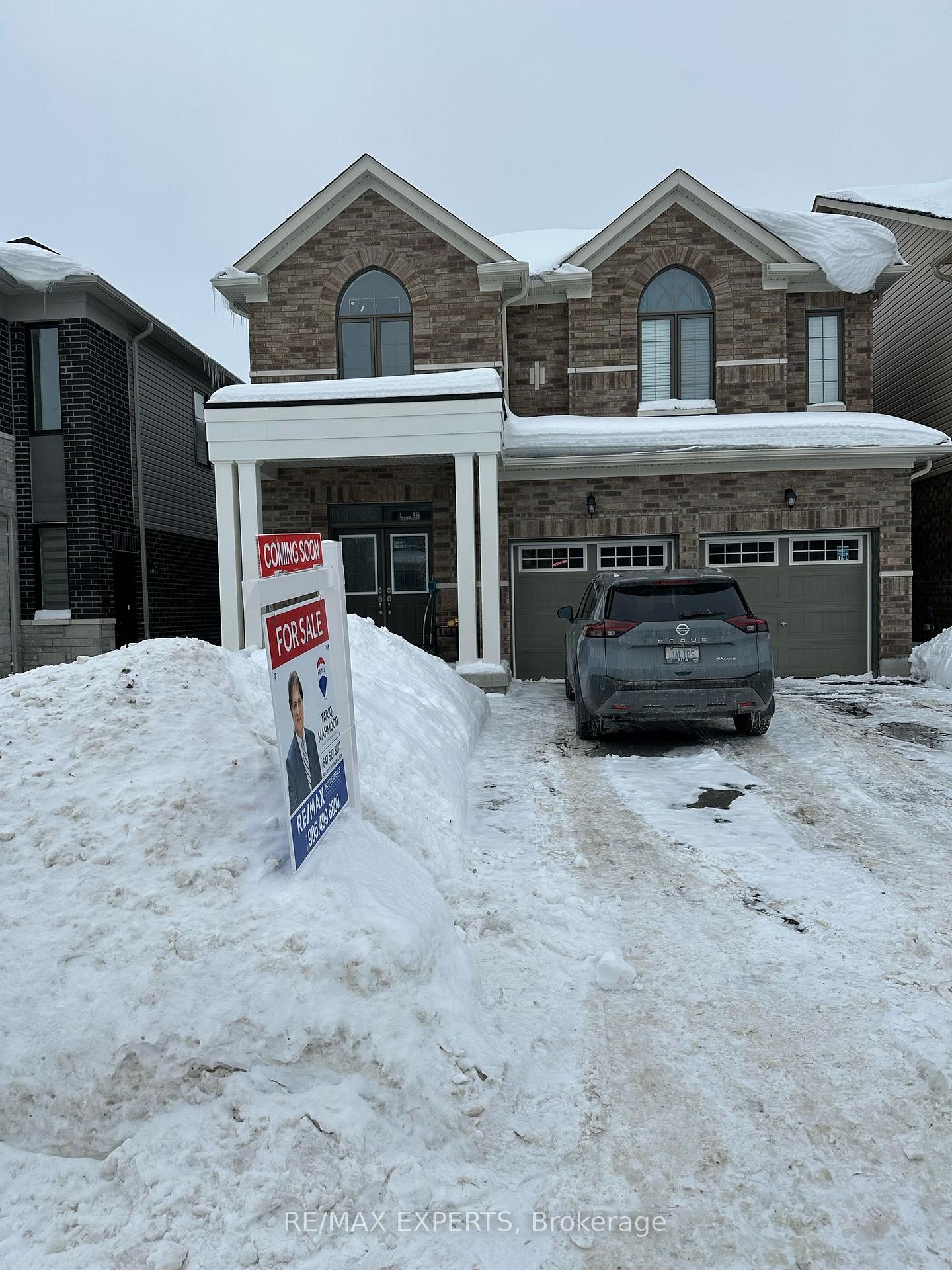 31 Rochester Drive, Barrie, ON L9S 2Z8