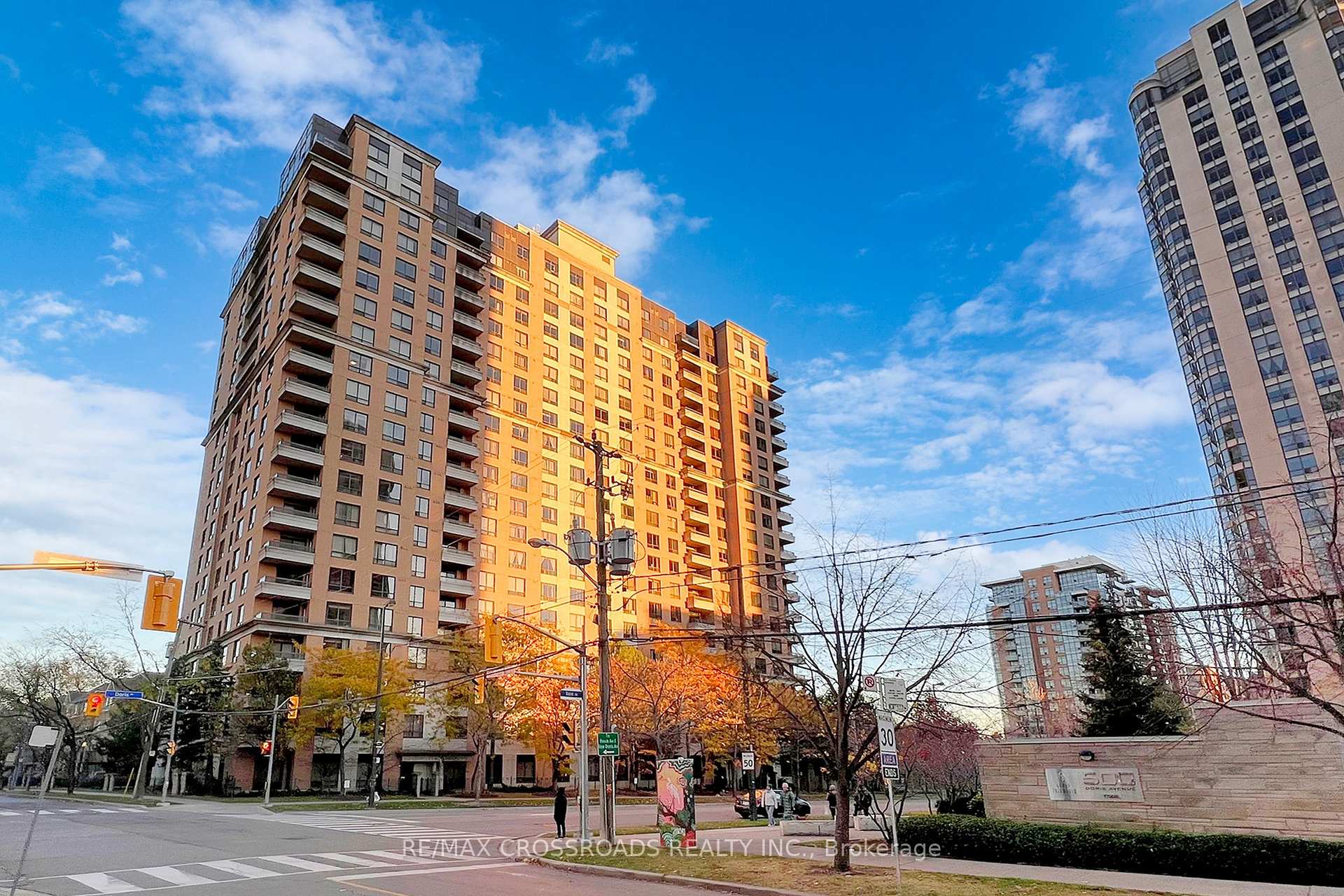 310 - 18 Sommerset Way, Toronto, ON M2N 6X5
