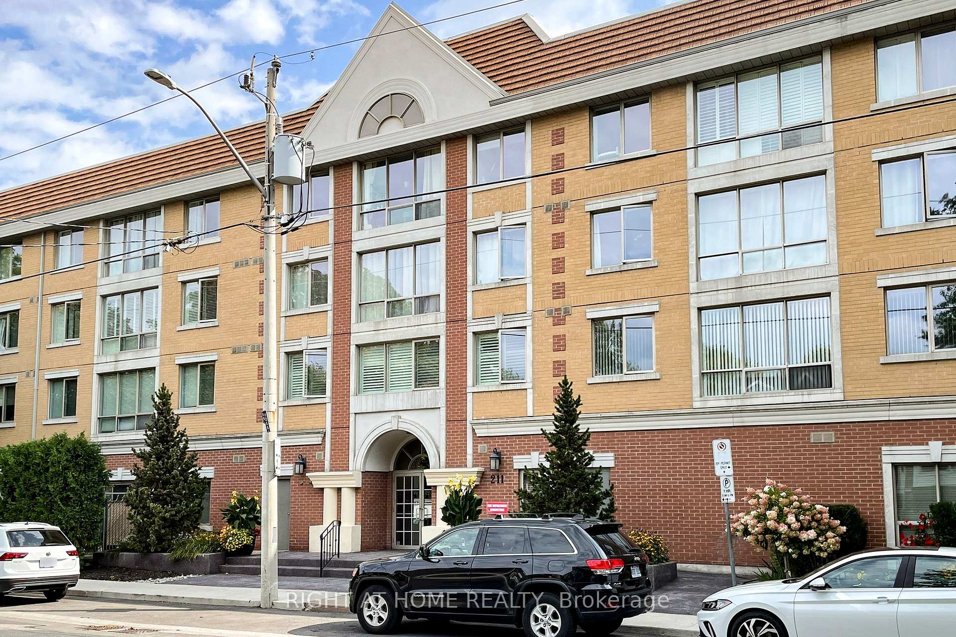 310 - 211 Randolph Road, Toronto, ON M4G 4H1