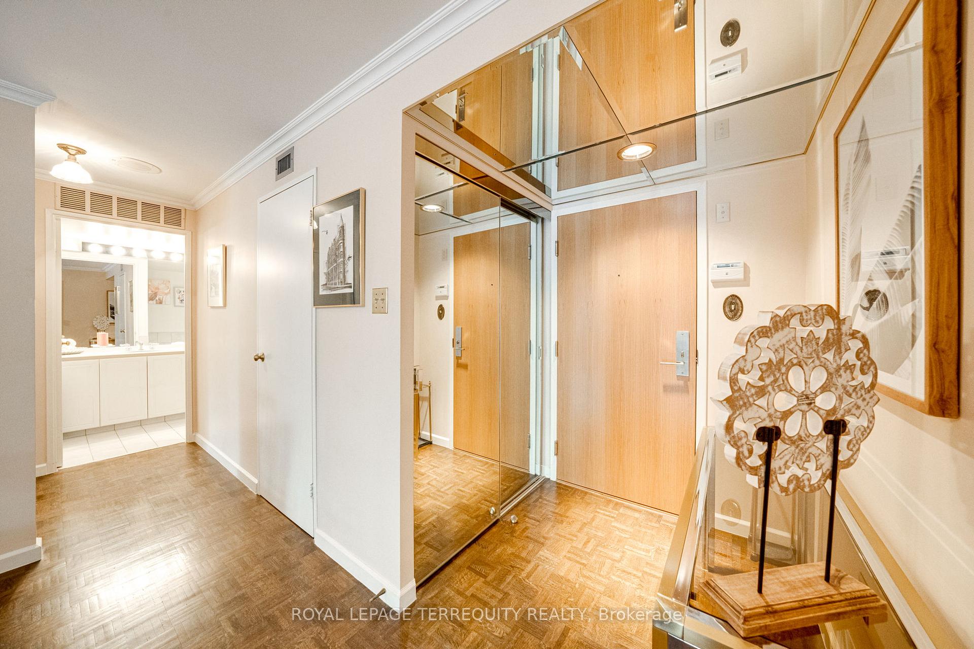 310 - 80 Front Street E, Toronto, ON M5E 1T4