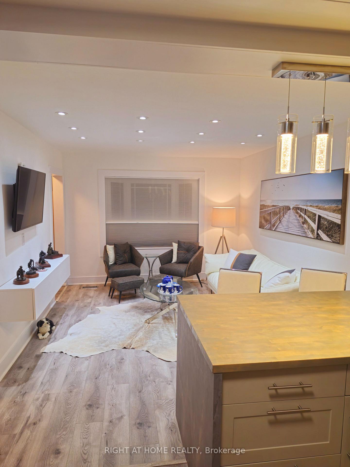 310 Senlac Road, Toronto, ON M2R 1R1