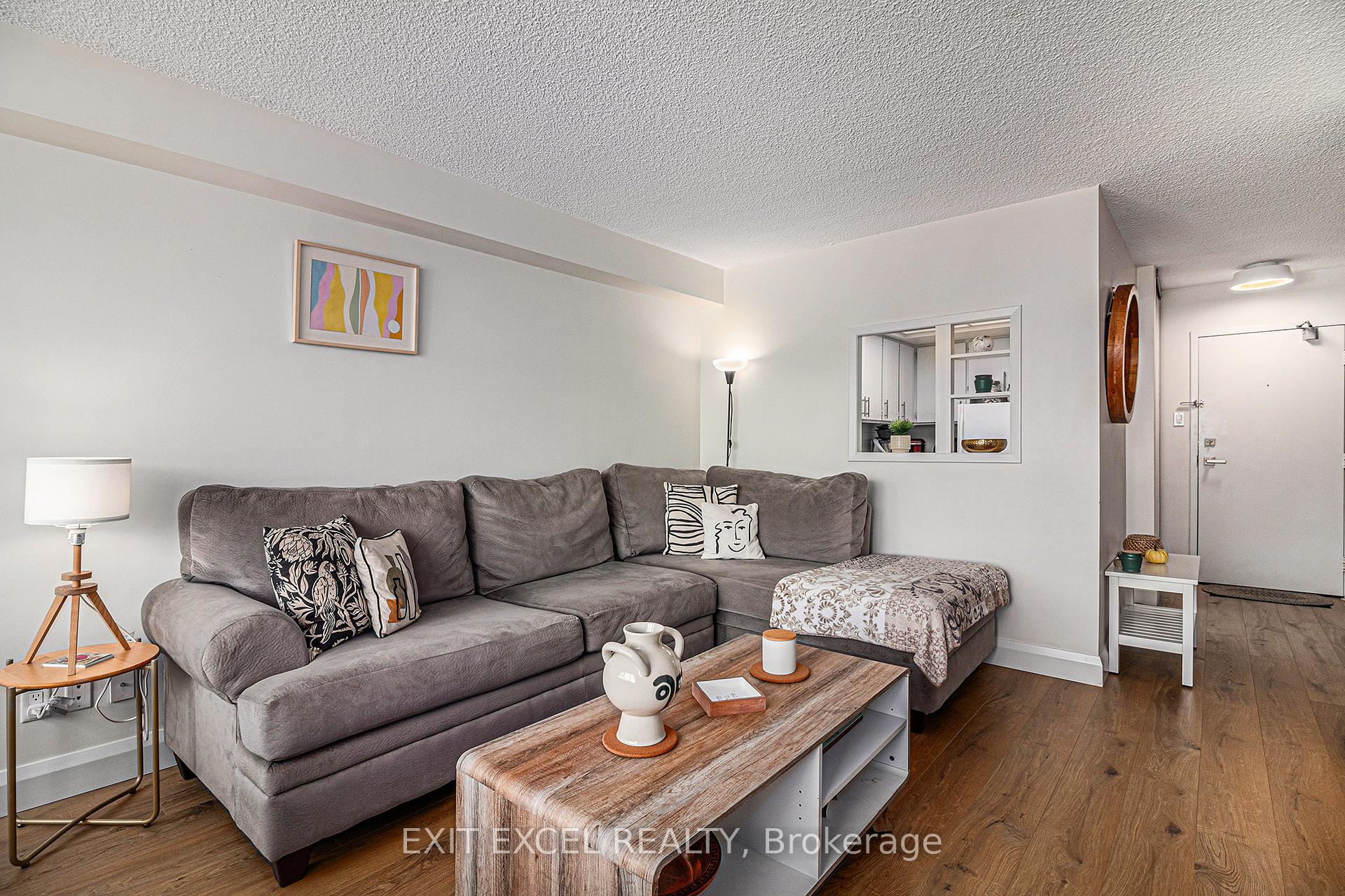 312 - 555 Brittany Drive, Manor Park - Cardinal Glen and Area, ON K1K 4C5