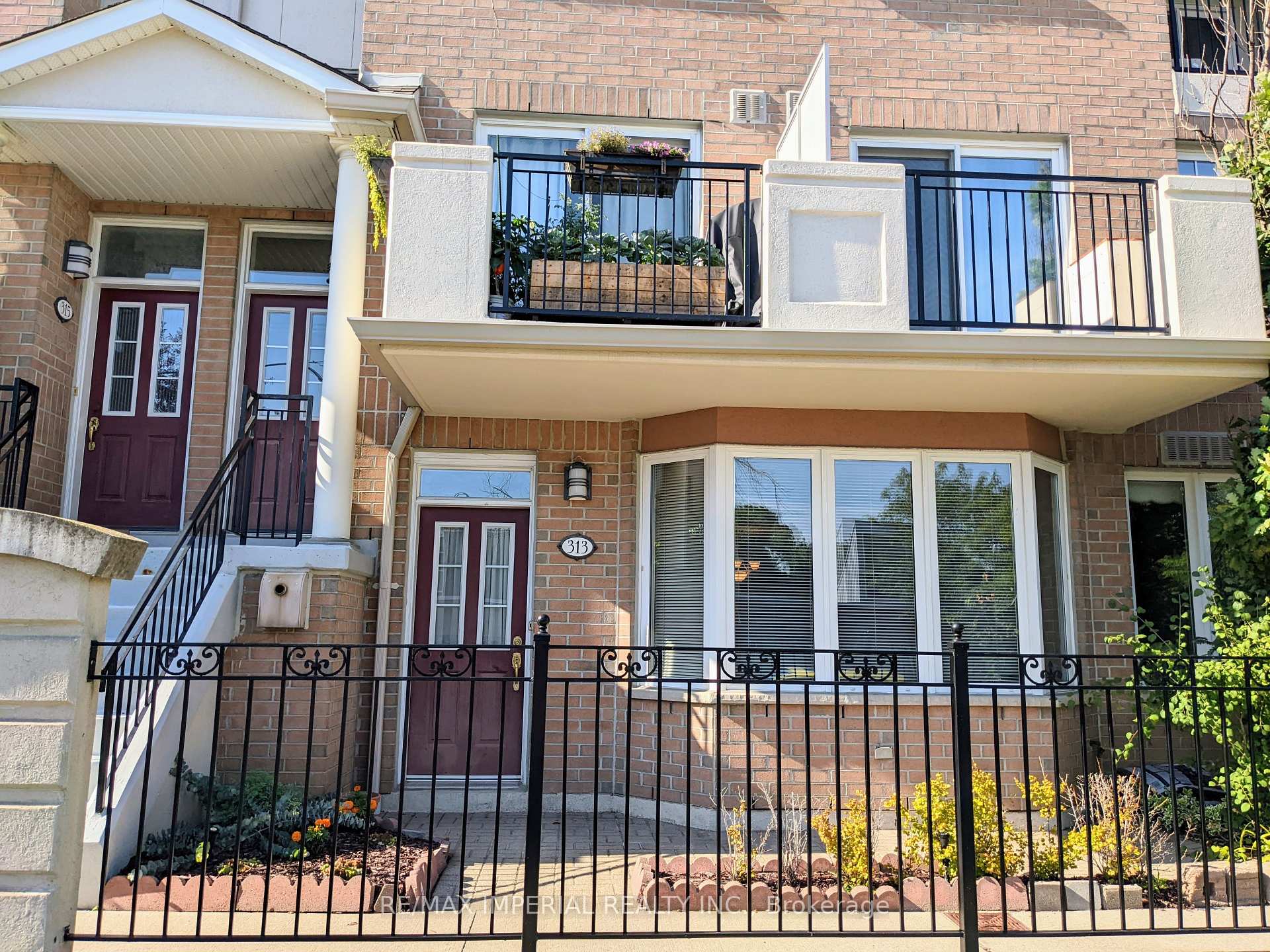 313 Grandview Way, Toronto, ON M2N 6V3
