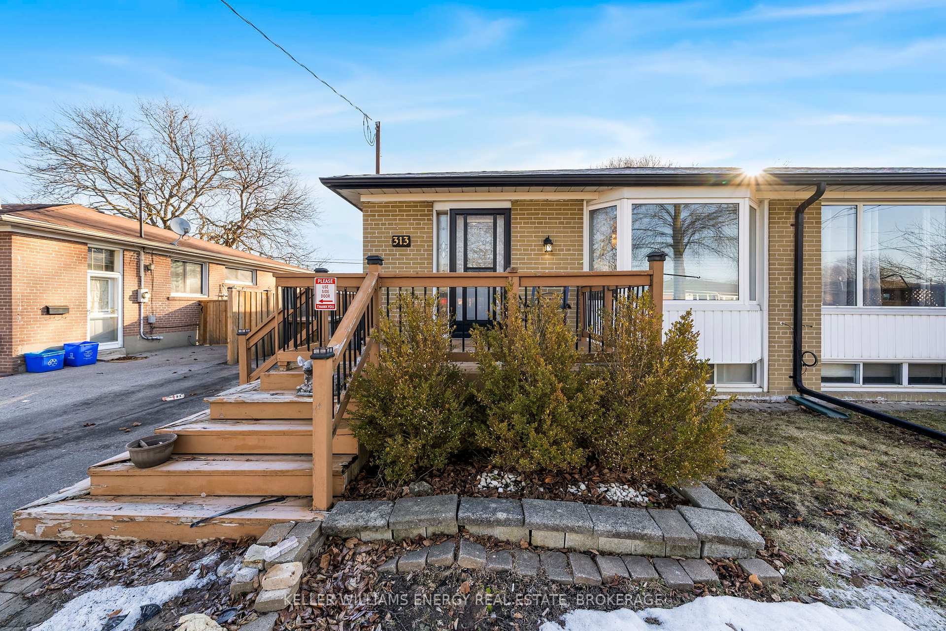 313 Rosedale Drive, Whitby, ON L1N 1Z2
