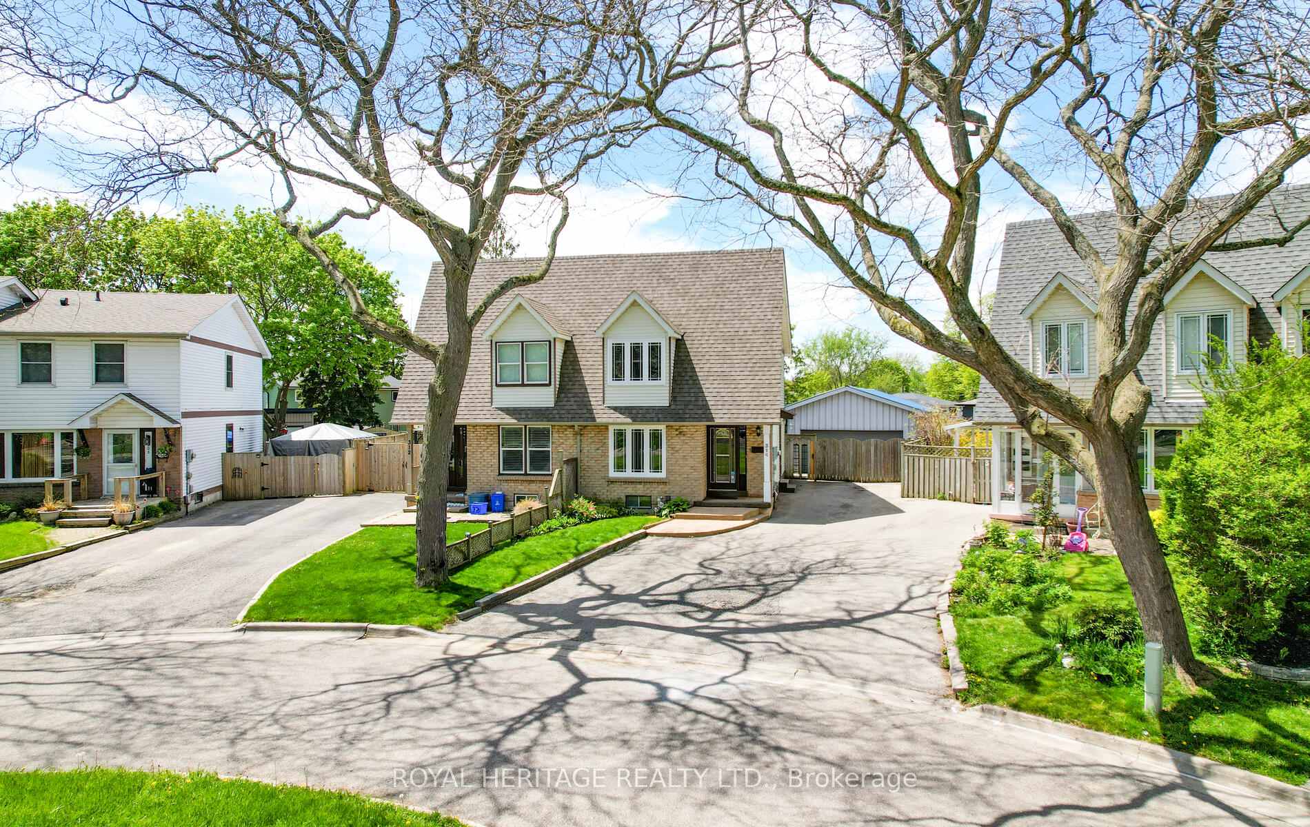 314 Rondeau Court, Oshawa, ON L1J 6N4