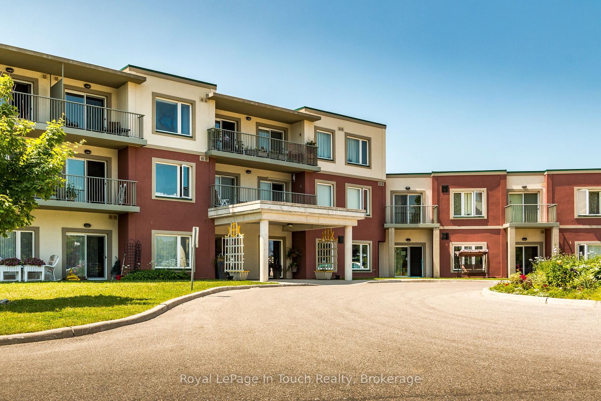 315 - 333 Lafontaine Road W, Tiny, ON L9M 0H1