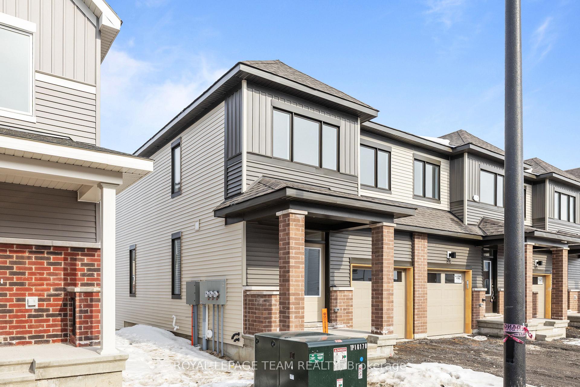 316 Les Emmerson Drive, Barrhaven, ON K2J 7L6