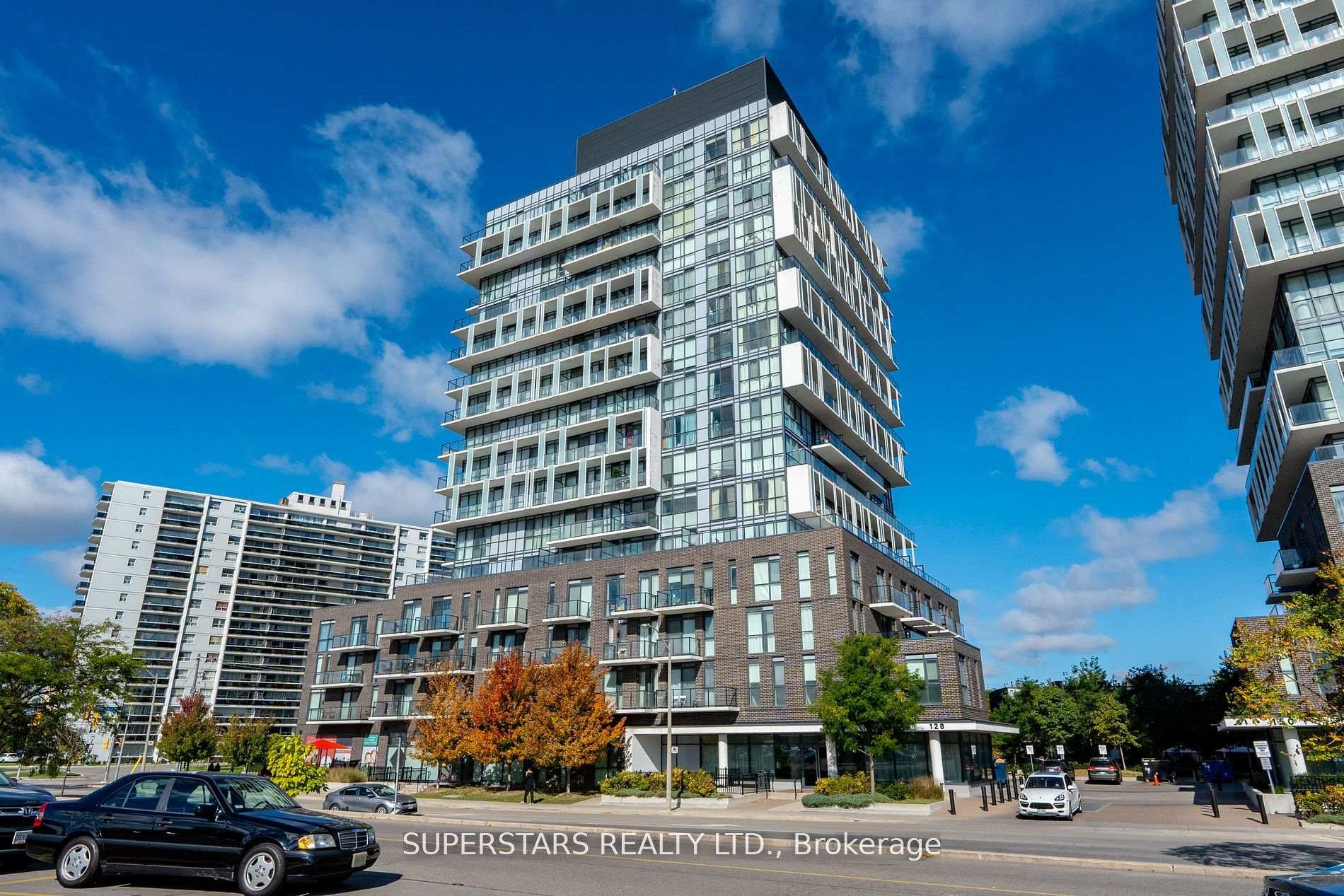 318 - 128 Fairview Mall Drive, Toronto, ON M2J 0E8