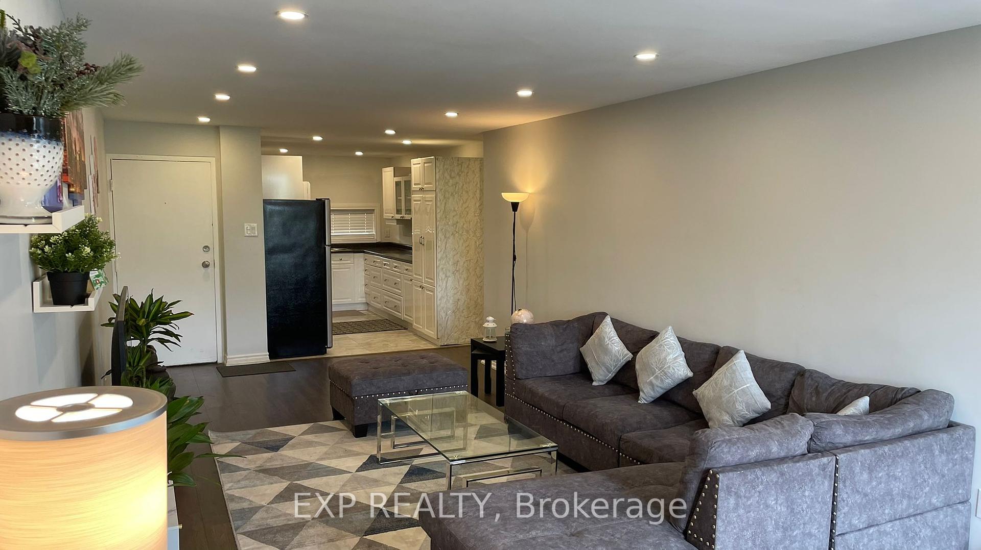 318 - 4673 Jane Street, Toronto, ON M3N 2L1