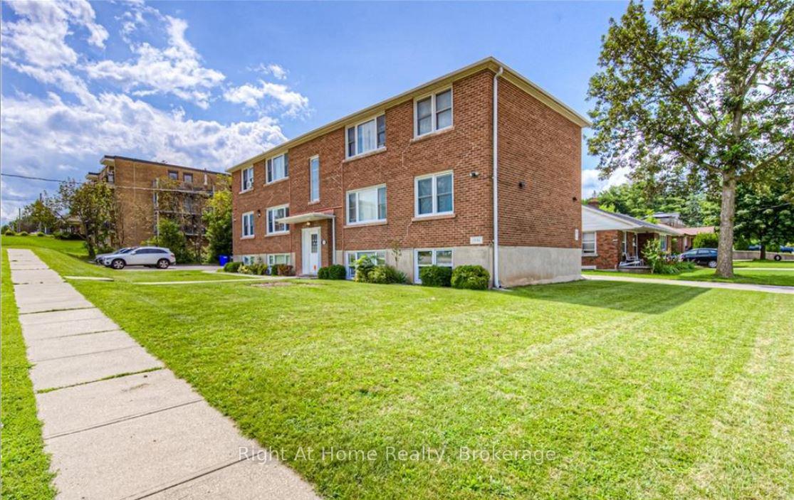 318 Dolph Street S, Cambridge, ON N3H 2C2