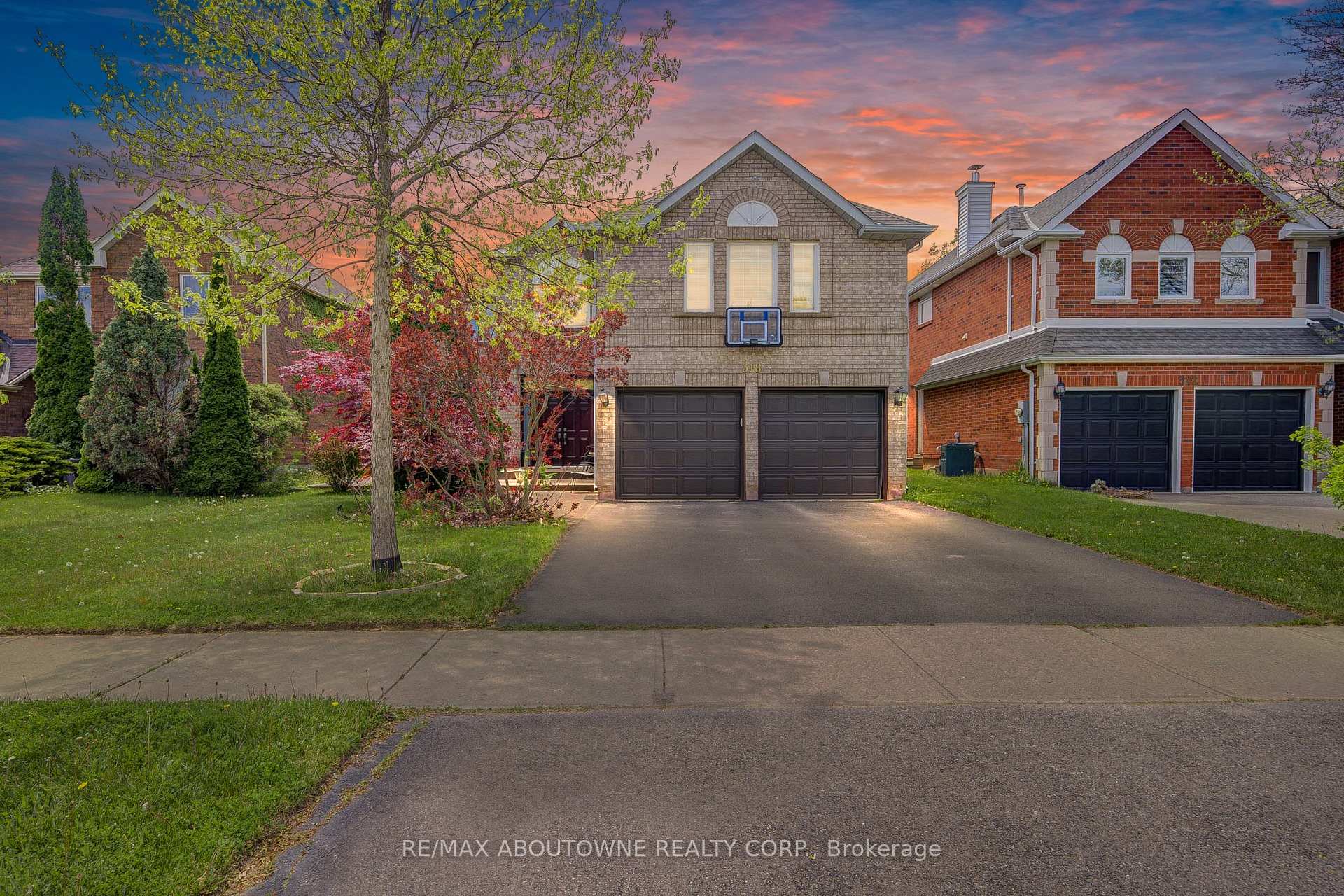 318 Northwood Drive, Oakville, ON L6M 1M7
