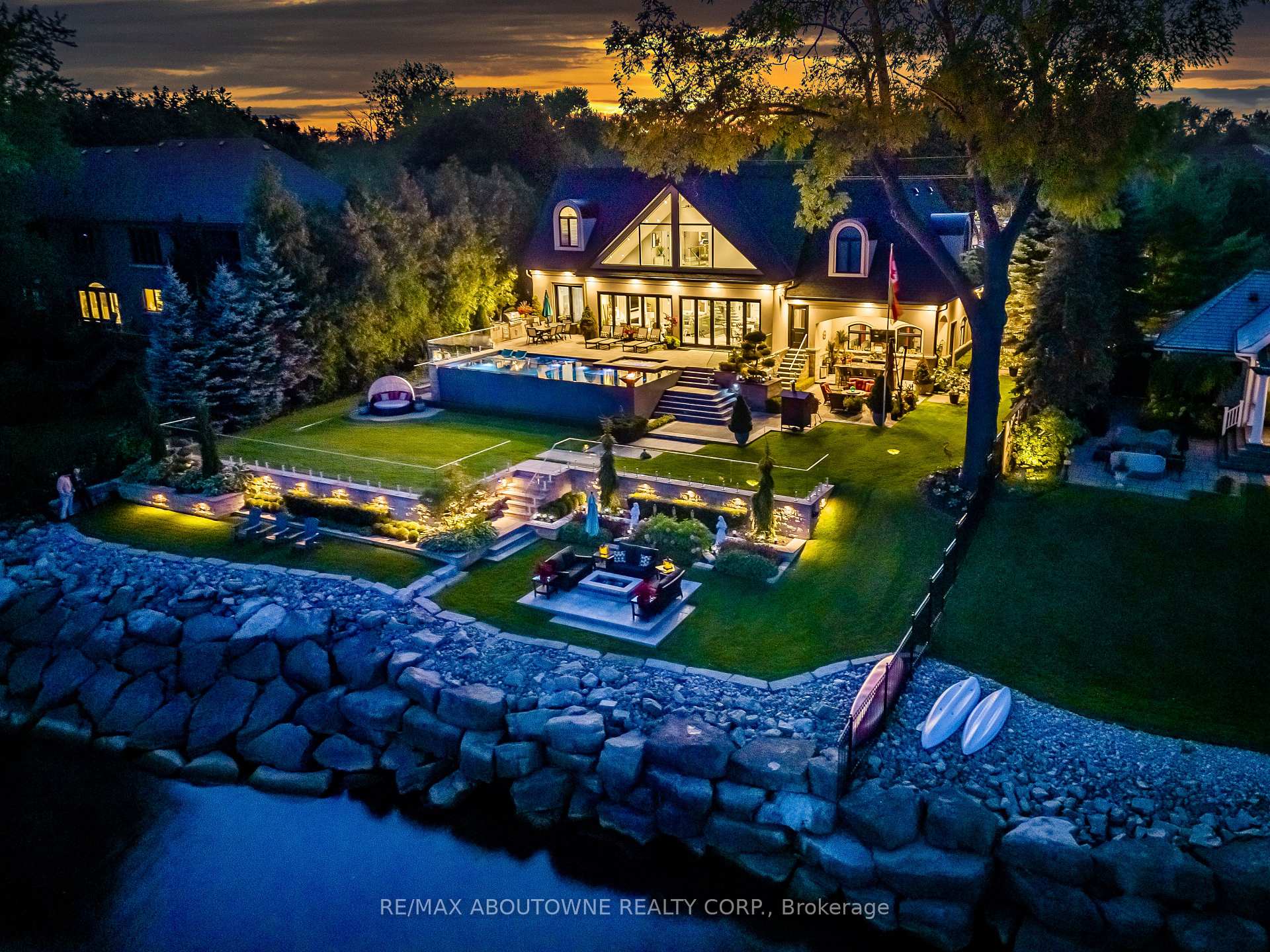 3188 Lakeshore Road, Burlington, ON L7N 1A4