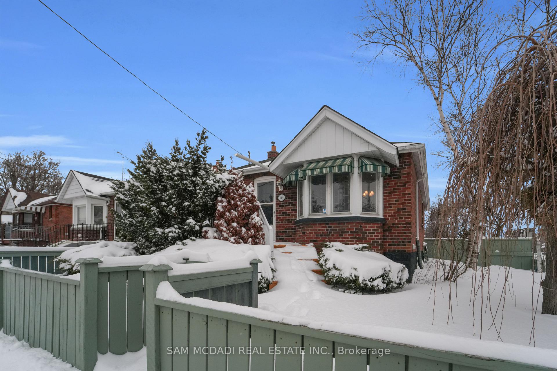 319 Cosburn Avenue, Toronto, ON M4J 2N1