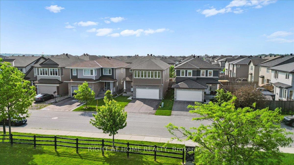319 Oxer Place, Kanata, ON K2V 0C6