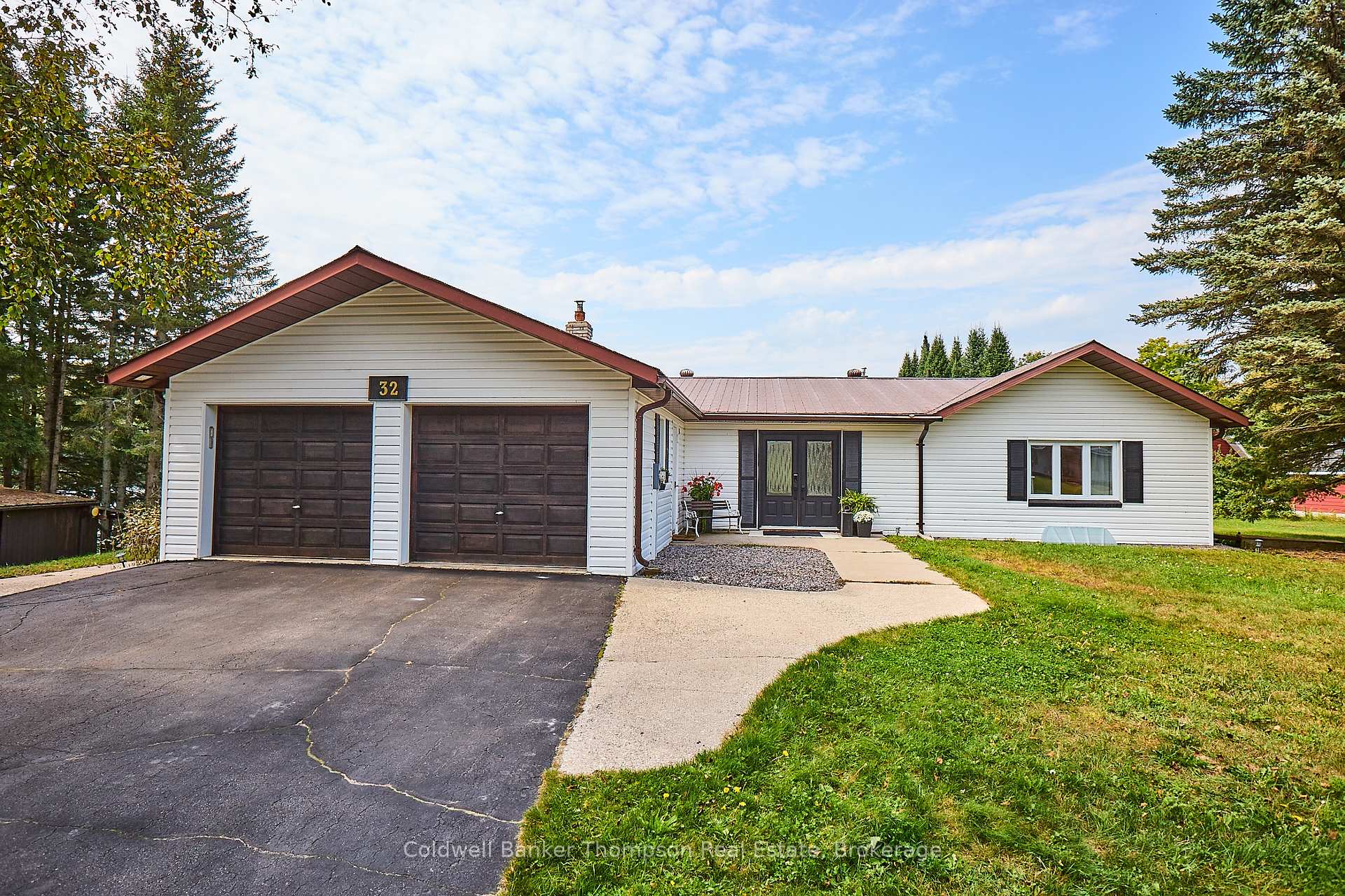 32 Beach Road, Huntsville, ON P0B 1M0