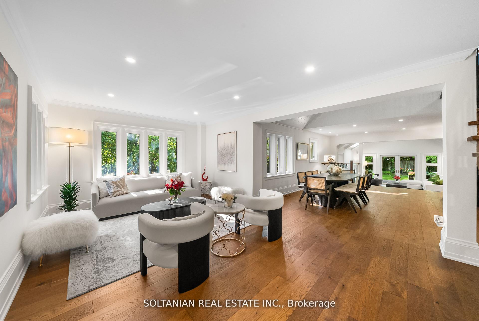 32 Beechwood Avenue, Toronto, ON M6N 4T1