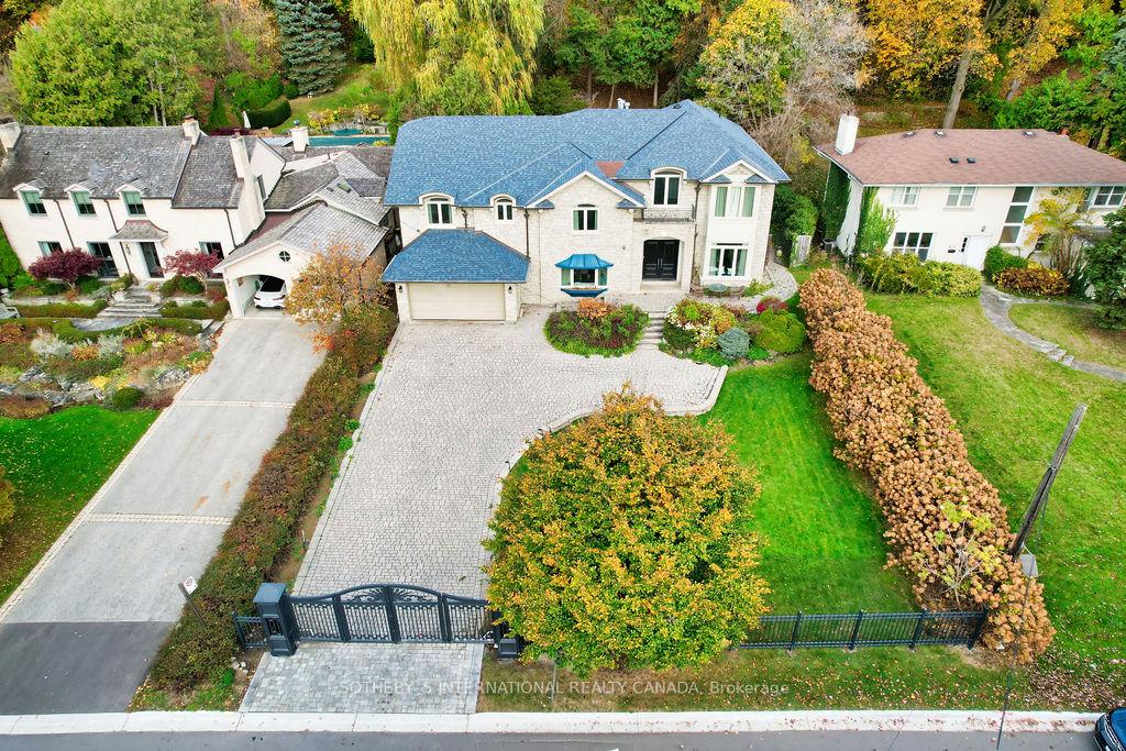 32 Brookfield Road, Toronto, ON M2P 1A9