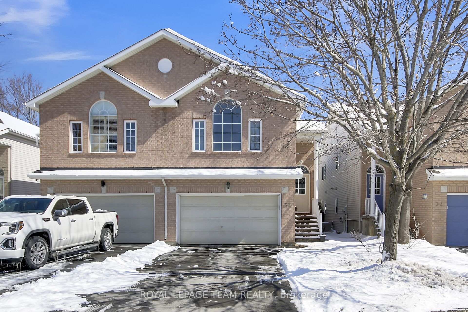 32 Castle Glen Crescent, Kanata, ON K2L 4H1