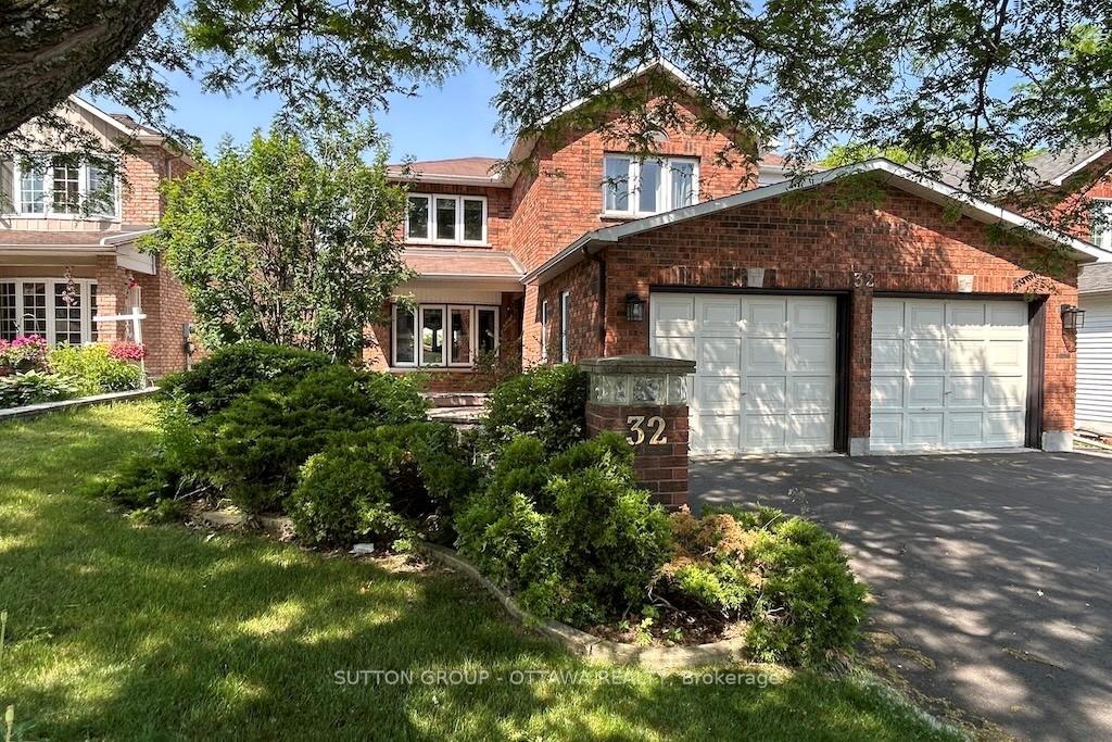 32 Cellini Court W, Hunt Club - South Keys and Area, ON K1G 5K3