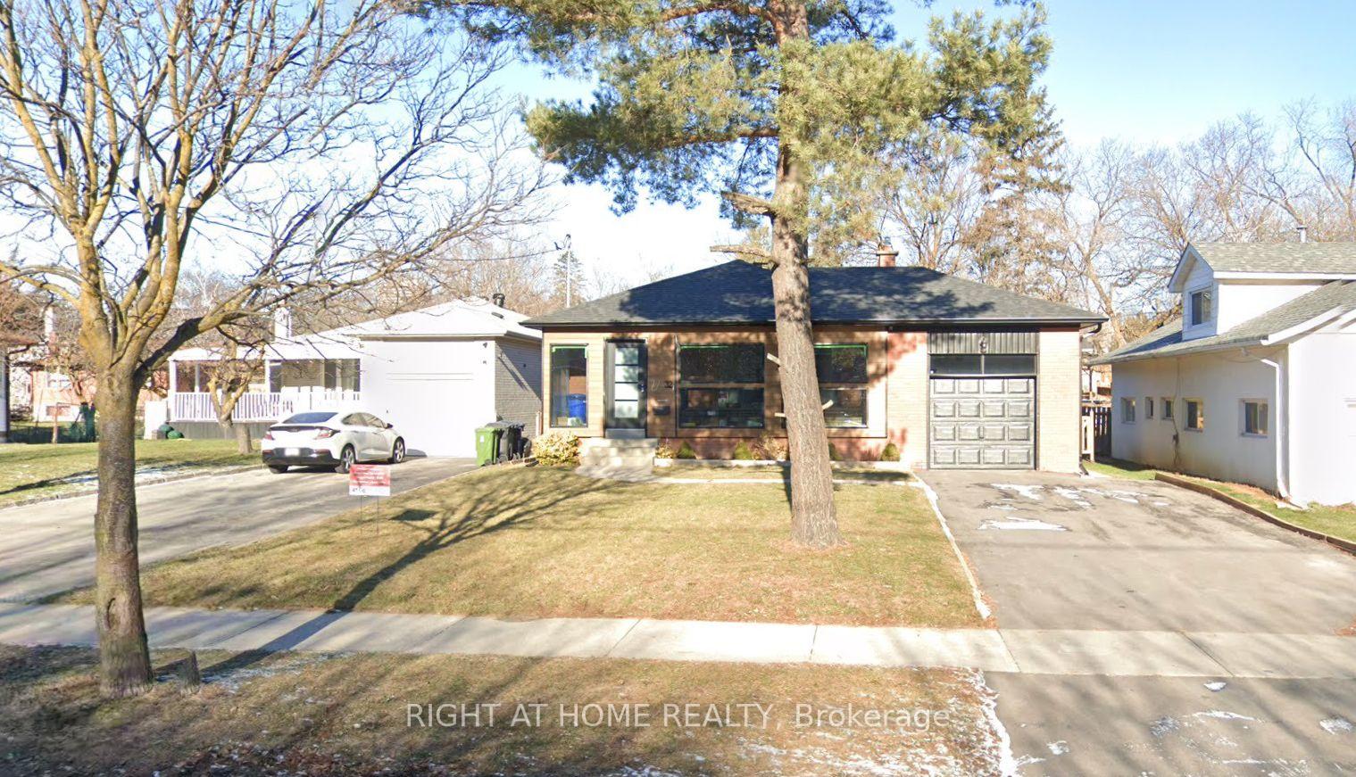 32 Connaught Avenue, Toronto, ON M2M 1G6
