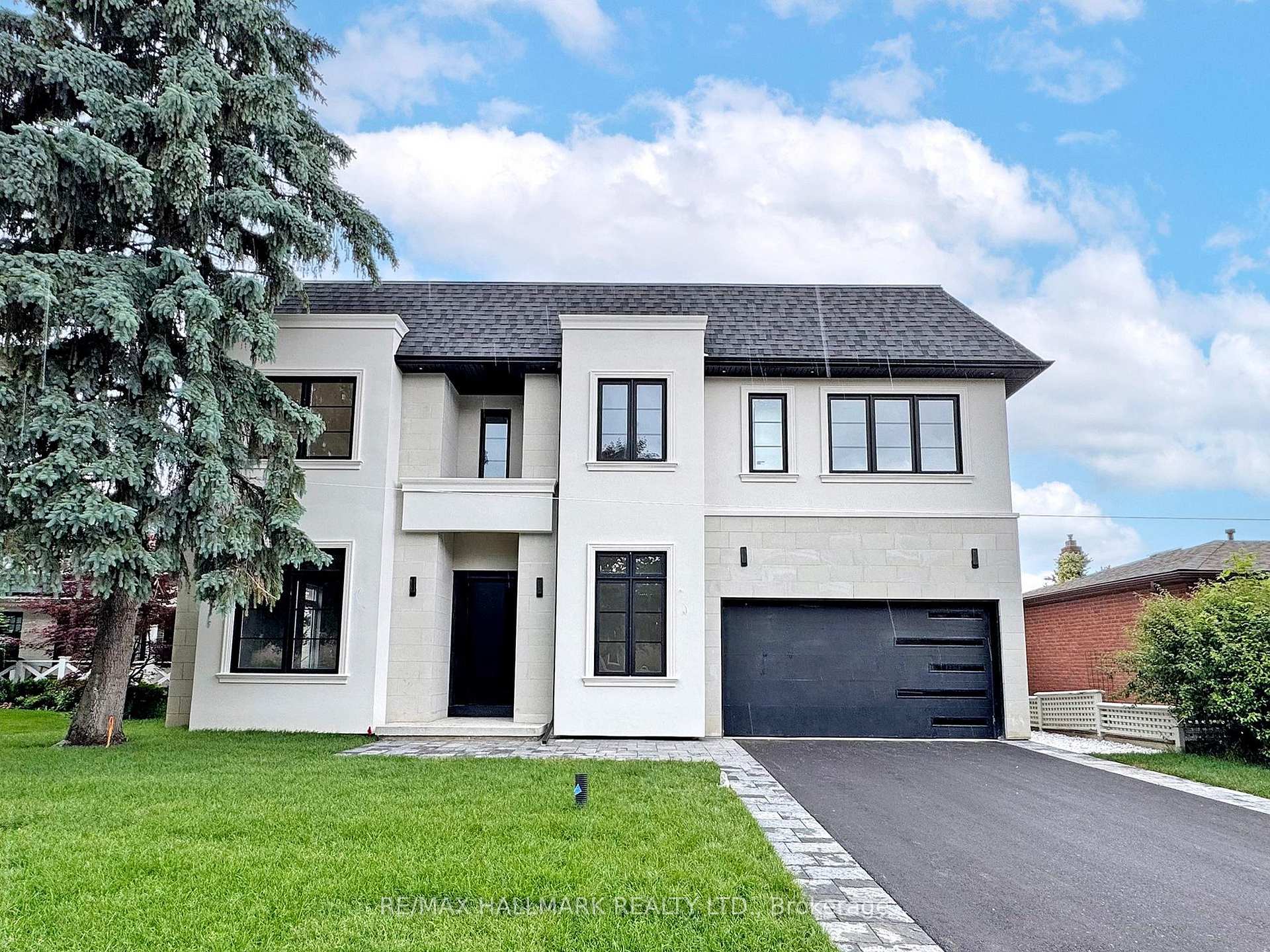 32 Cossar Drive, Aurora, ON L4G 3N8
