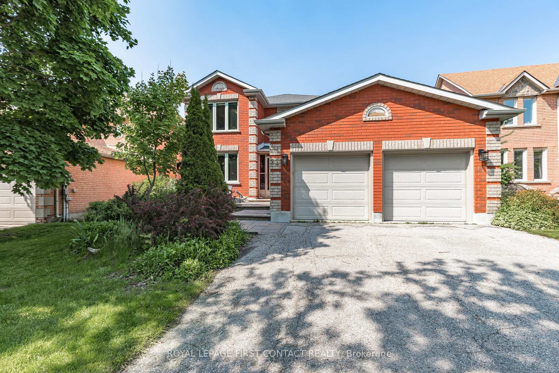 32 Falling Brook Drive, Barrie, ON L4N 7E9