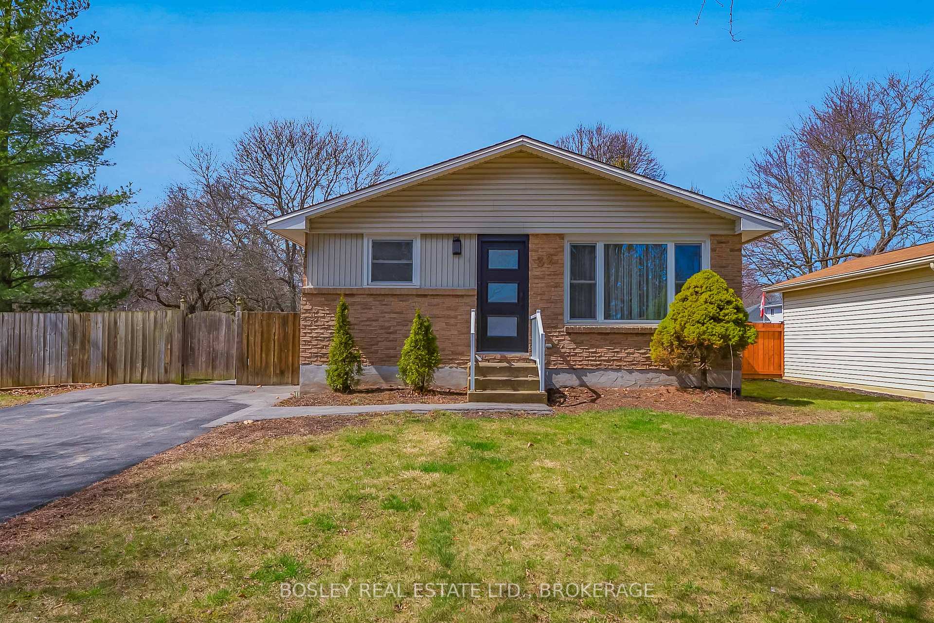 32 Fallingbrook Drive, Pelham, ON L0S 1E1