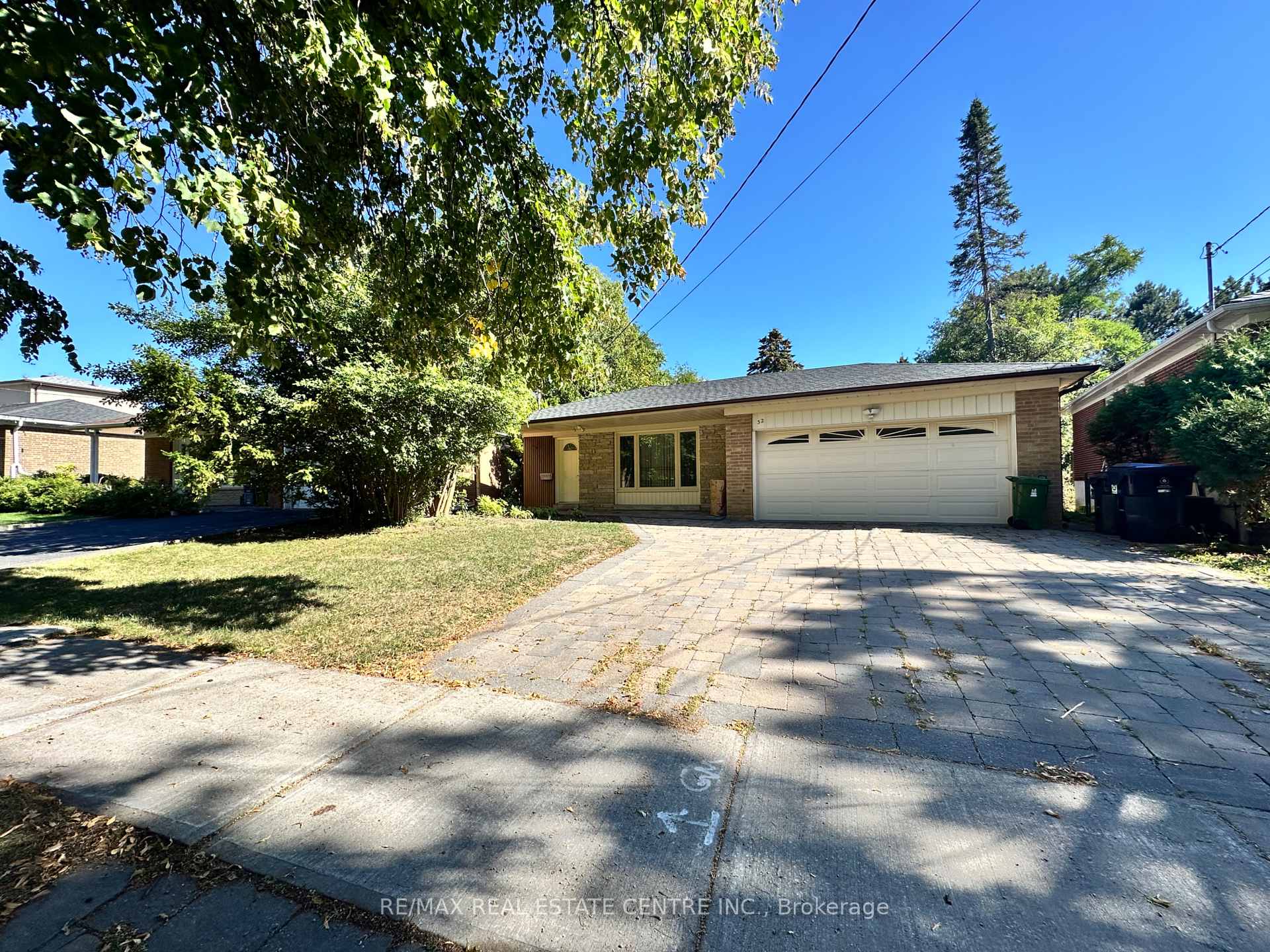 32 Houston Crescent, Toronto, ON M2J 3H8