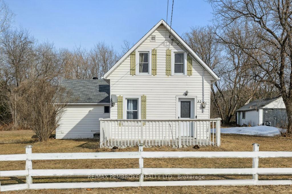 32 Main Street, Laurentian Hills, ON K0J 1J0