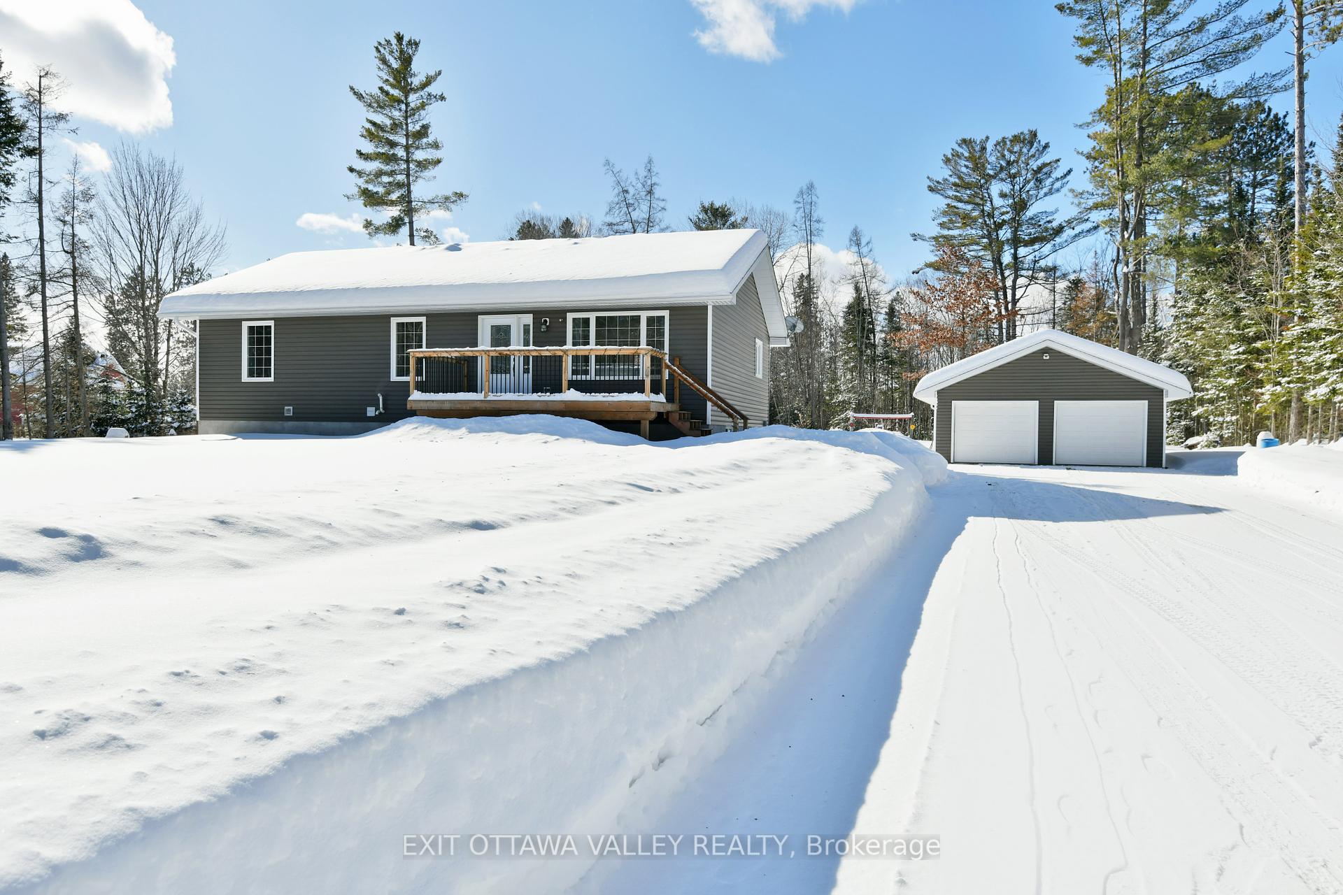 32 Martin Street, Laurentian Hills, ON K0J 1J0