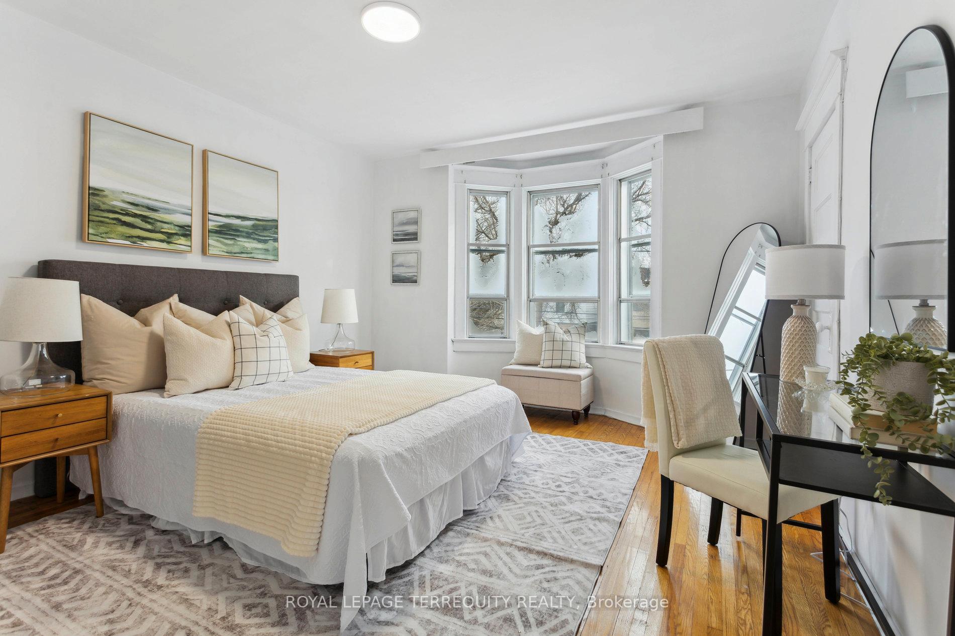 32 O'leary Avenue, Toronto, ON M6E 1L4