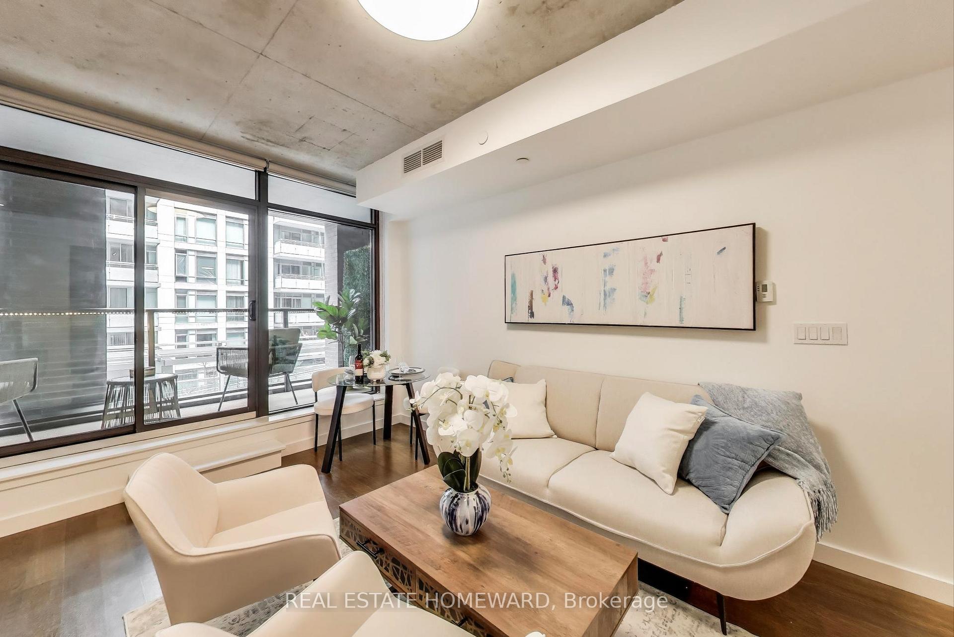 320 - 111 Bathurst Street, Toronto, ON M5V 2P9
